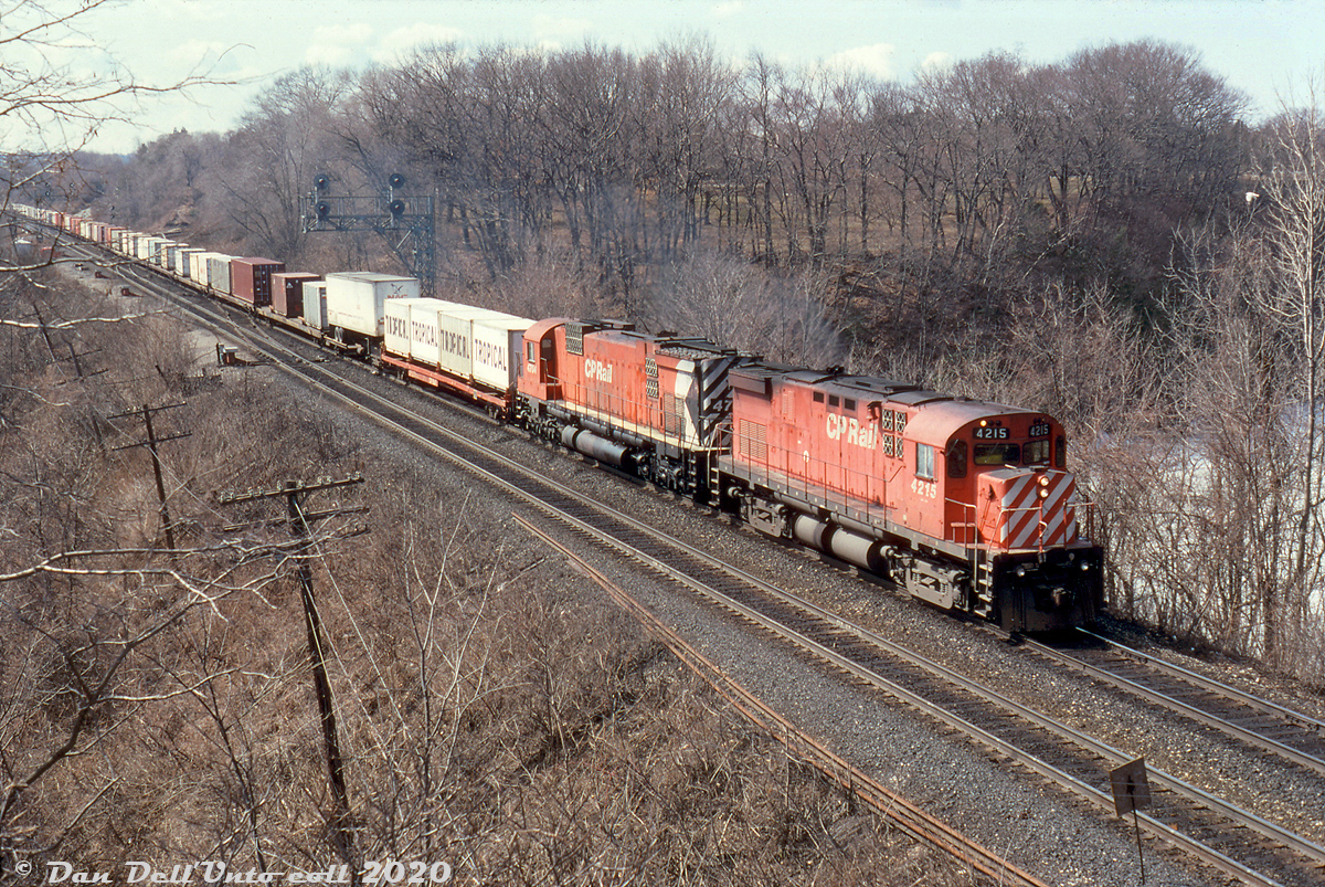 Railpictures.ca - Reg Button photo, Dan Dell'Unto coll. Photo: CP C424 4215 leads M636 4704 on ...