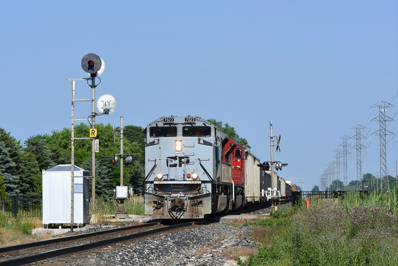 Railpictures.ca - Mitchell Gault Photo: With one wearing a commemorative paint scheme to honour ...