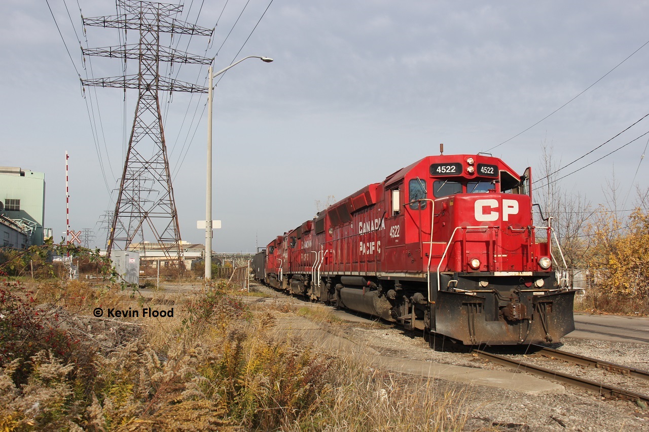 Railpictures.ca - Kevin Flood Photo: In the Kenilworth and Beach area of Hamilton’s north end ...