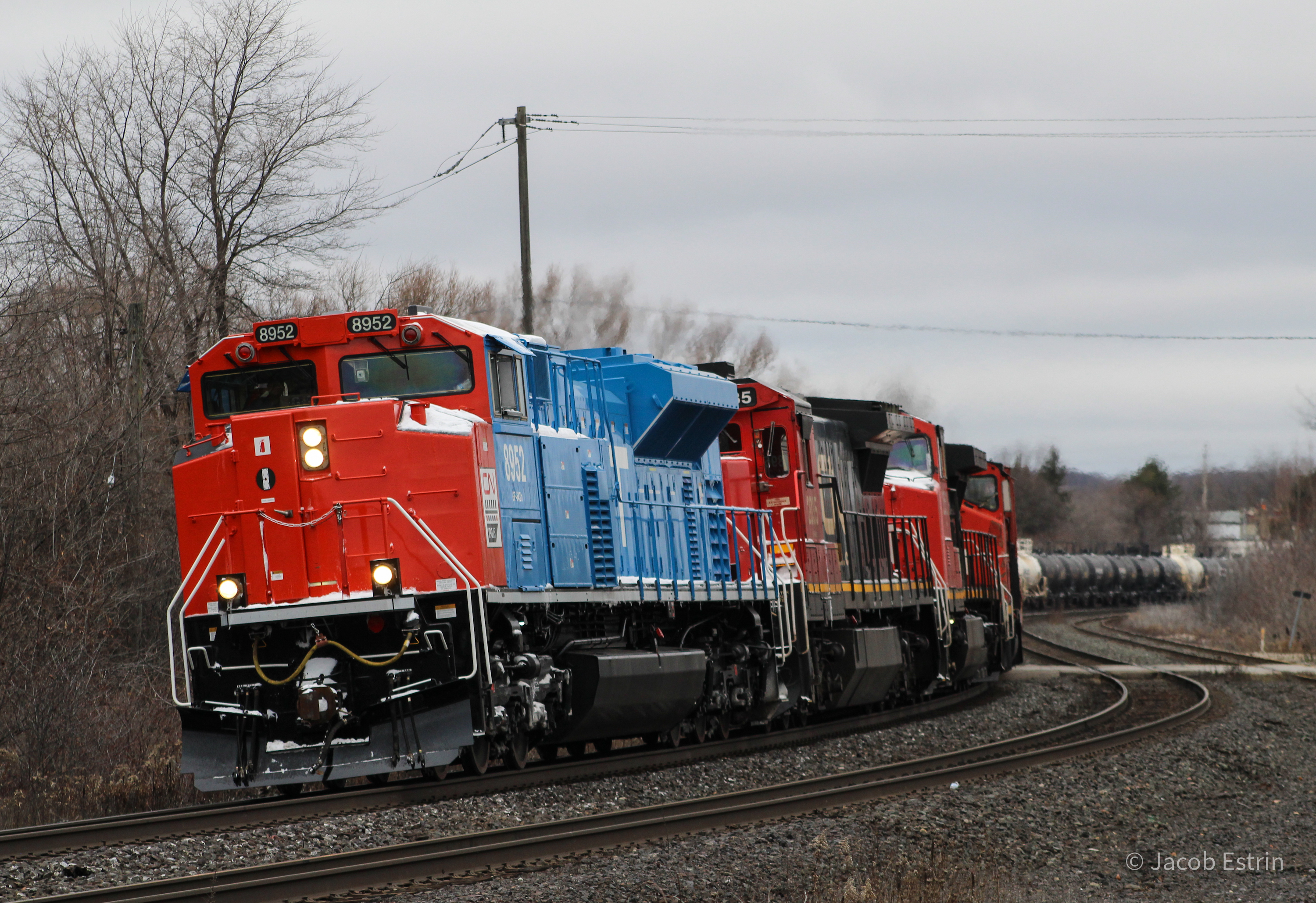 Railpictures.ca - J.E. Photo: CN 450 flies through Richmond Hill with CN 8952 in the lead, and ...