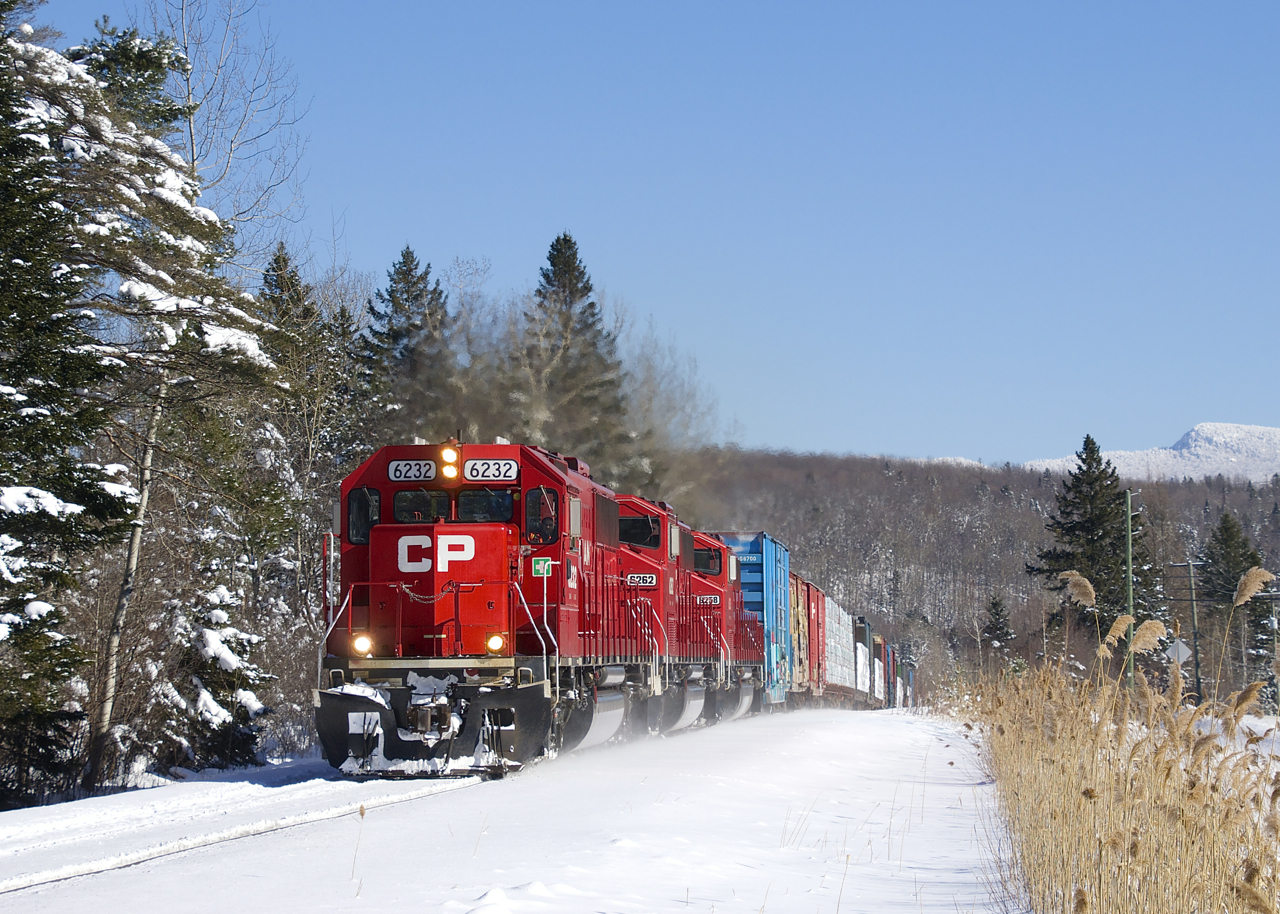 Railpictures.ca - Michael Berry Photo: A trio of SD60 variants (CP 6232, CP 6262 & CP 6258) are ...