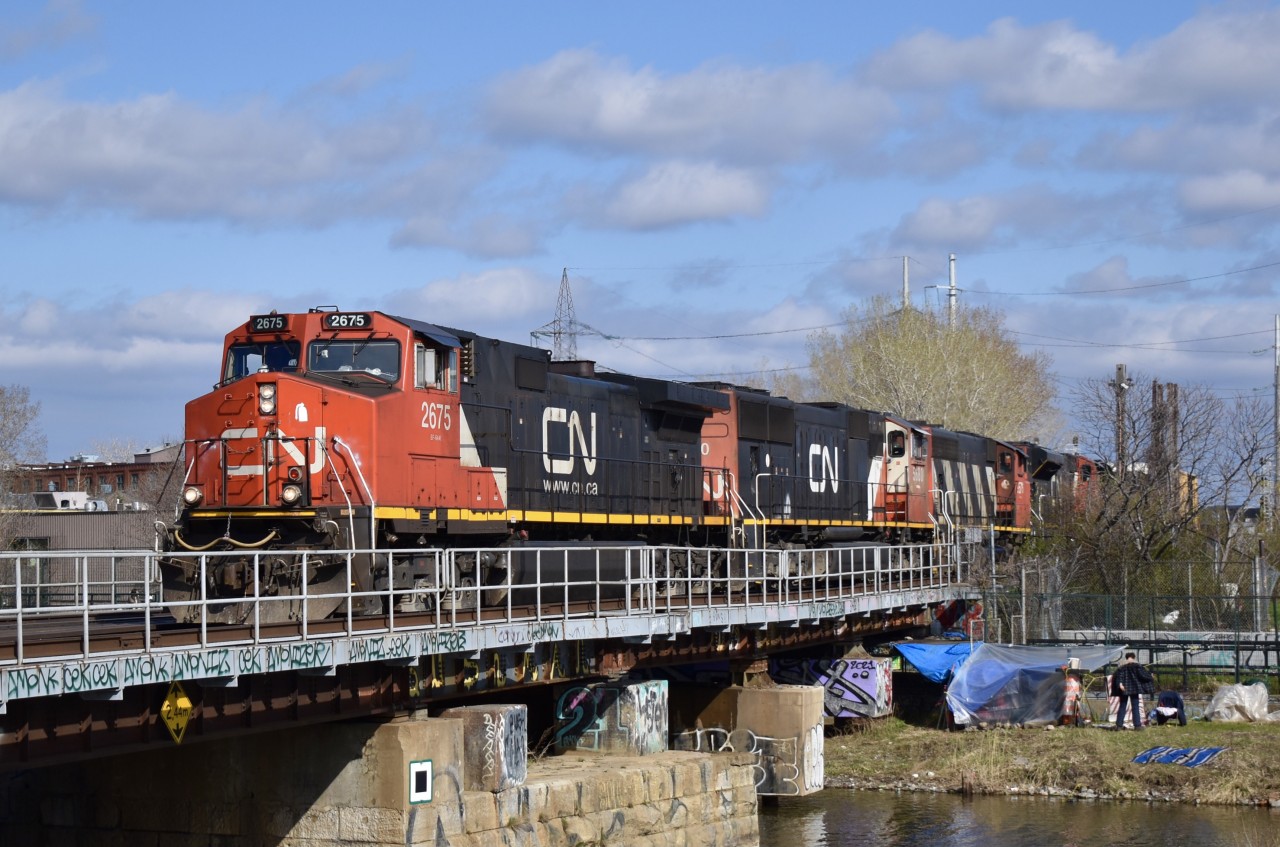 Railpictures.ca - Léon Dilworth Photo: CN 2675, GE C44-9W, leads CN L527 after it spent some ...