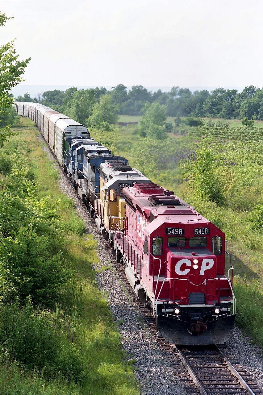 Railpictures.ca - A.W.Mooney Photo: CP’s daily train #526, Toronto to USA, pictured here late in ...