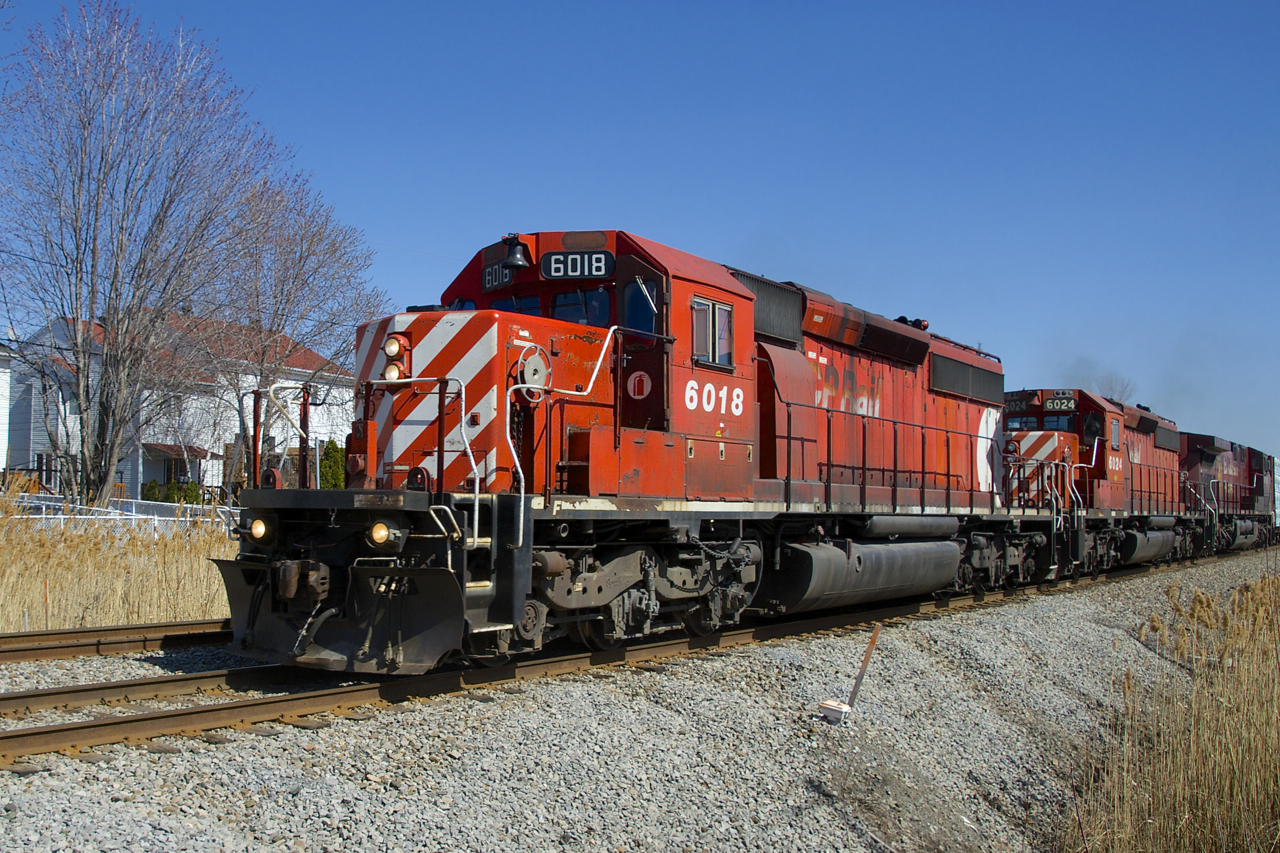 Railpictures.ca - Michael Berry Photo: Two SD40-2′s are up front as CP 251 heads north with CP ...