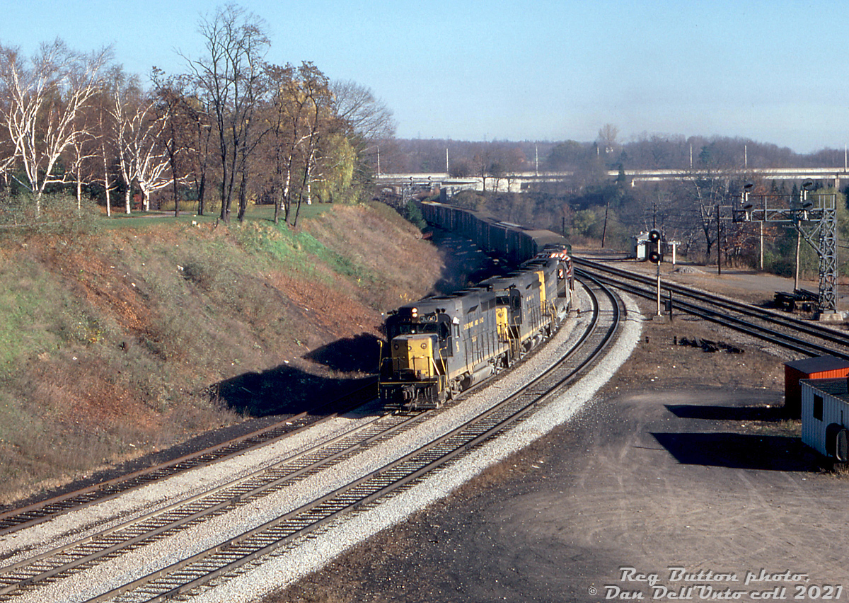 Railpictures.ca - Reg Button photo, Dan Dell'Unto coll. Photo: Here’s an interesting train that ...