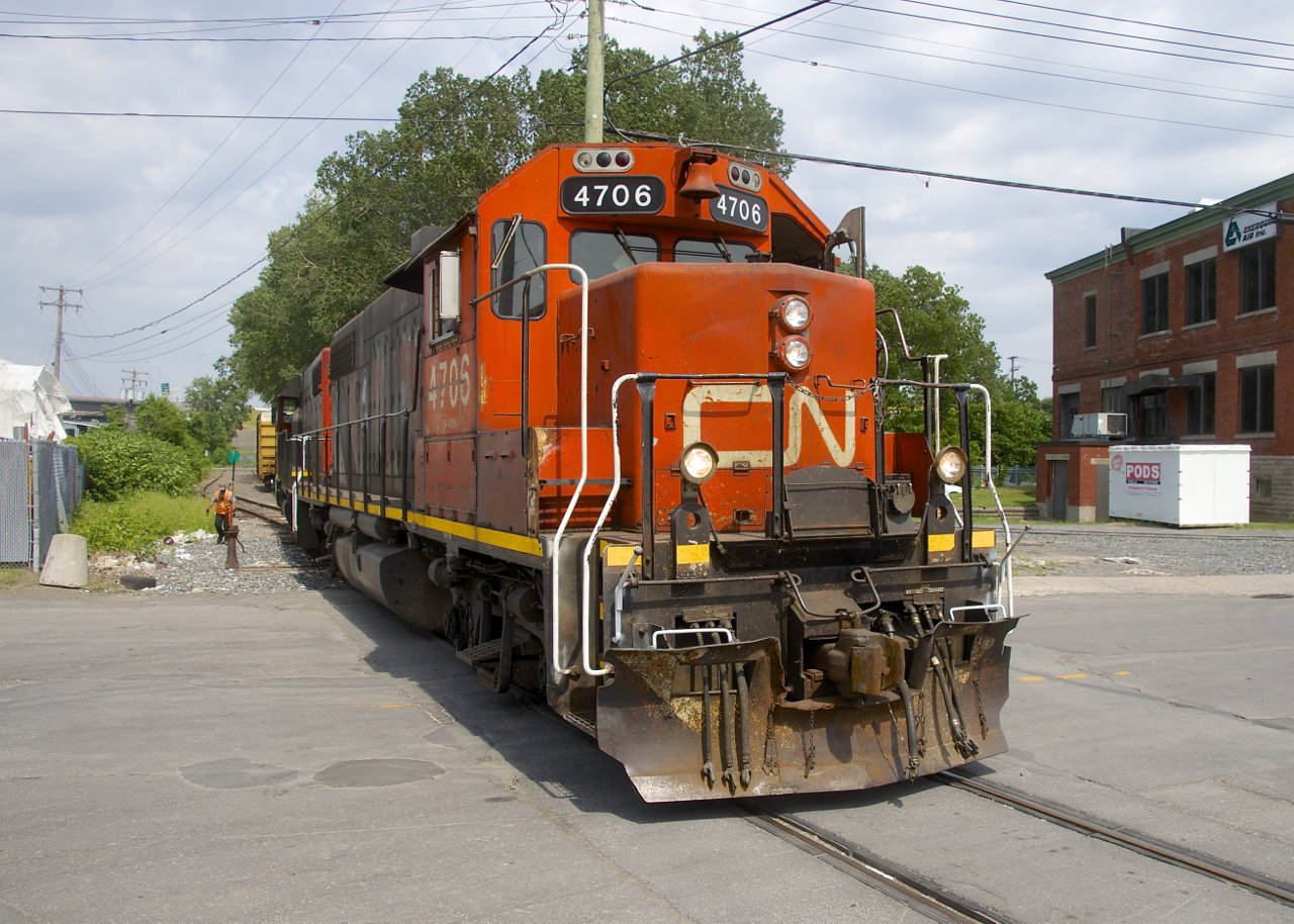 Railpictures.ca - Michael Berry Photo: CN 4706 & CN 4707 are about to grab a plastic pellets car ...