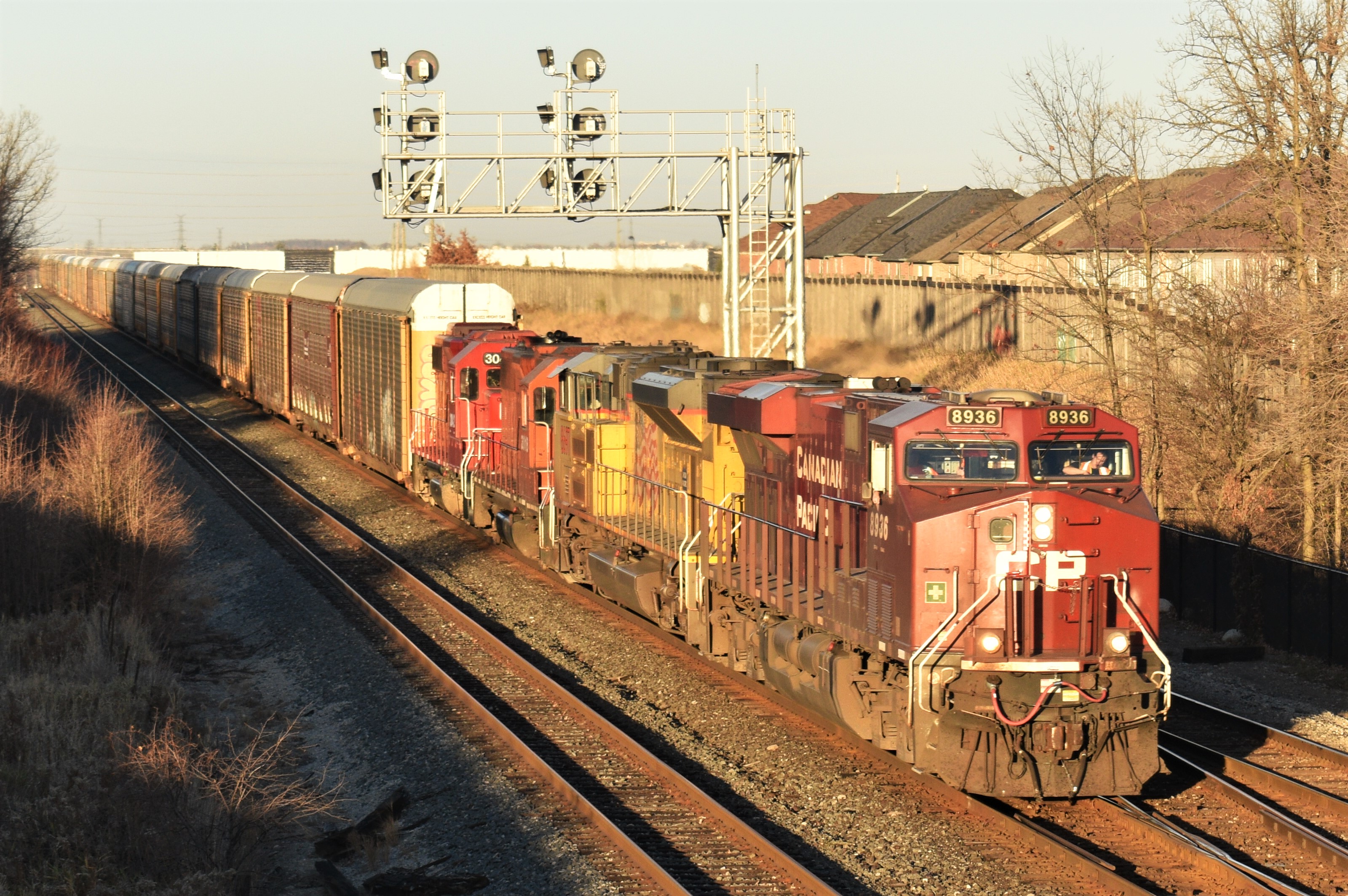 Railpictures.ca - Matthew Ettorre Photo: CP 147 fly’s through the Milton East switch during ...
