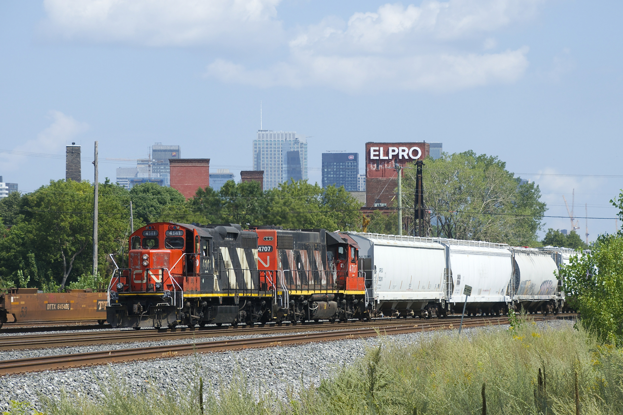 Railpictures.ca - Michael Berry Photo: CN 4141 & CN 4707 are heading towards Taschereau Yard ...