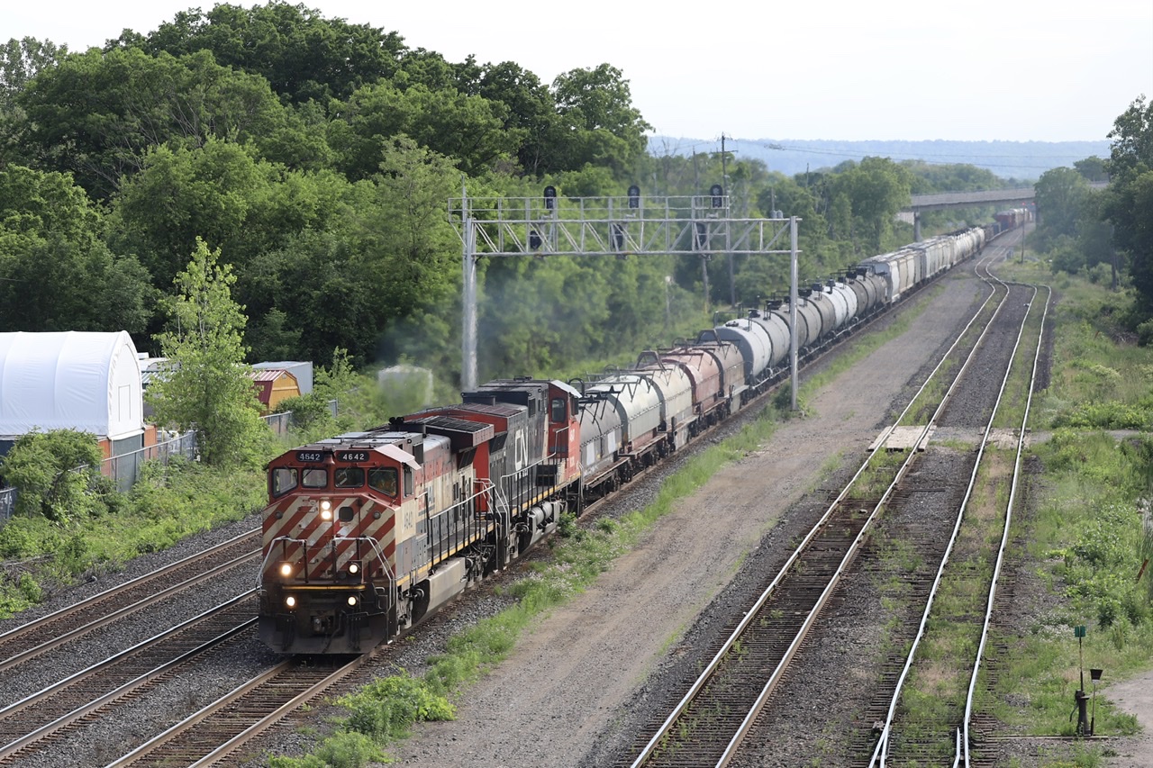 Railpictures.ca - Lion Liu Photo: 2021.06.12 BCOL 4642 leading CN M382, BCOL 4647 trailing ...