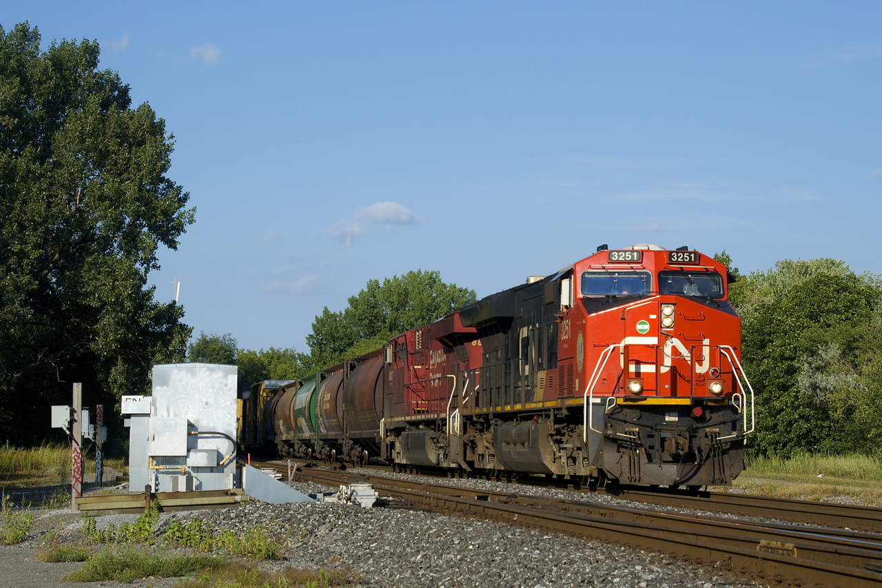 Railpictures.ca - Michael Berry Photo: CN 527 has CP 8827 trailing CN 3251 as it advances past ...