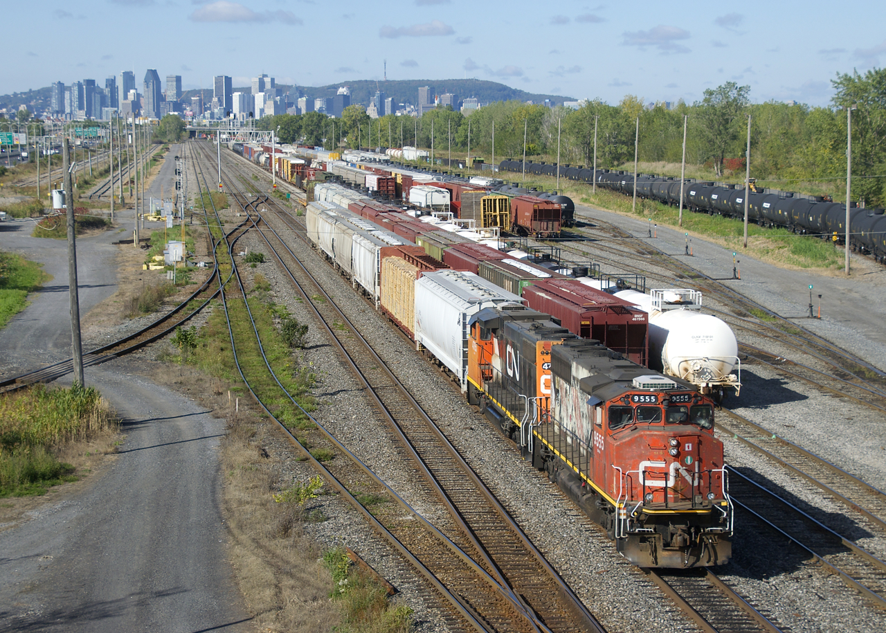 Railpictures.ca - Michael Berry Photo: CN 522 has six cars for Saint-Jean-sur-Richelieu and CN ...