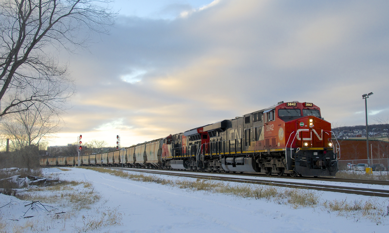 Railpictures.ca - Michael Berry Photo: After briefly holding for counterpart CN 731, loaded ...