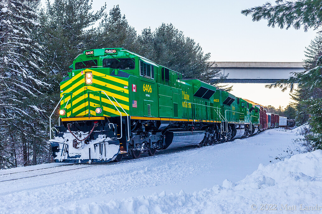 Railpictures.ca - Matt Landry Photo: MNR 6406 leads New Brunswick Southern Railway train 907 ...