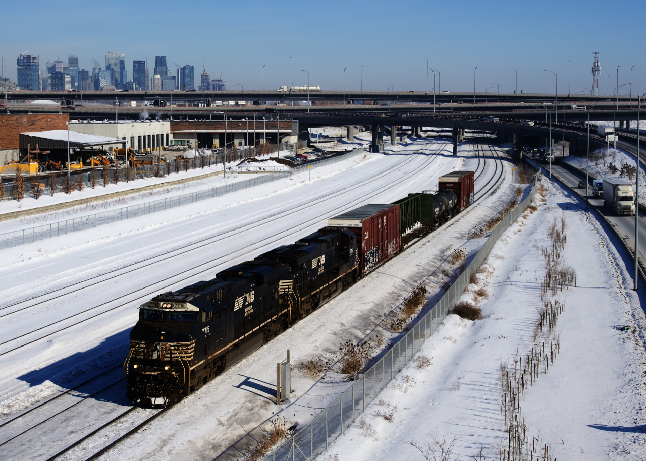 Railpictures.ca - Michael Berry Photo: CN 529 has a pair of ES44DC’s (NS 7715 & NS 7712) and a ...