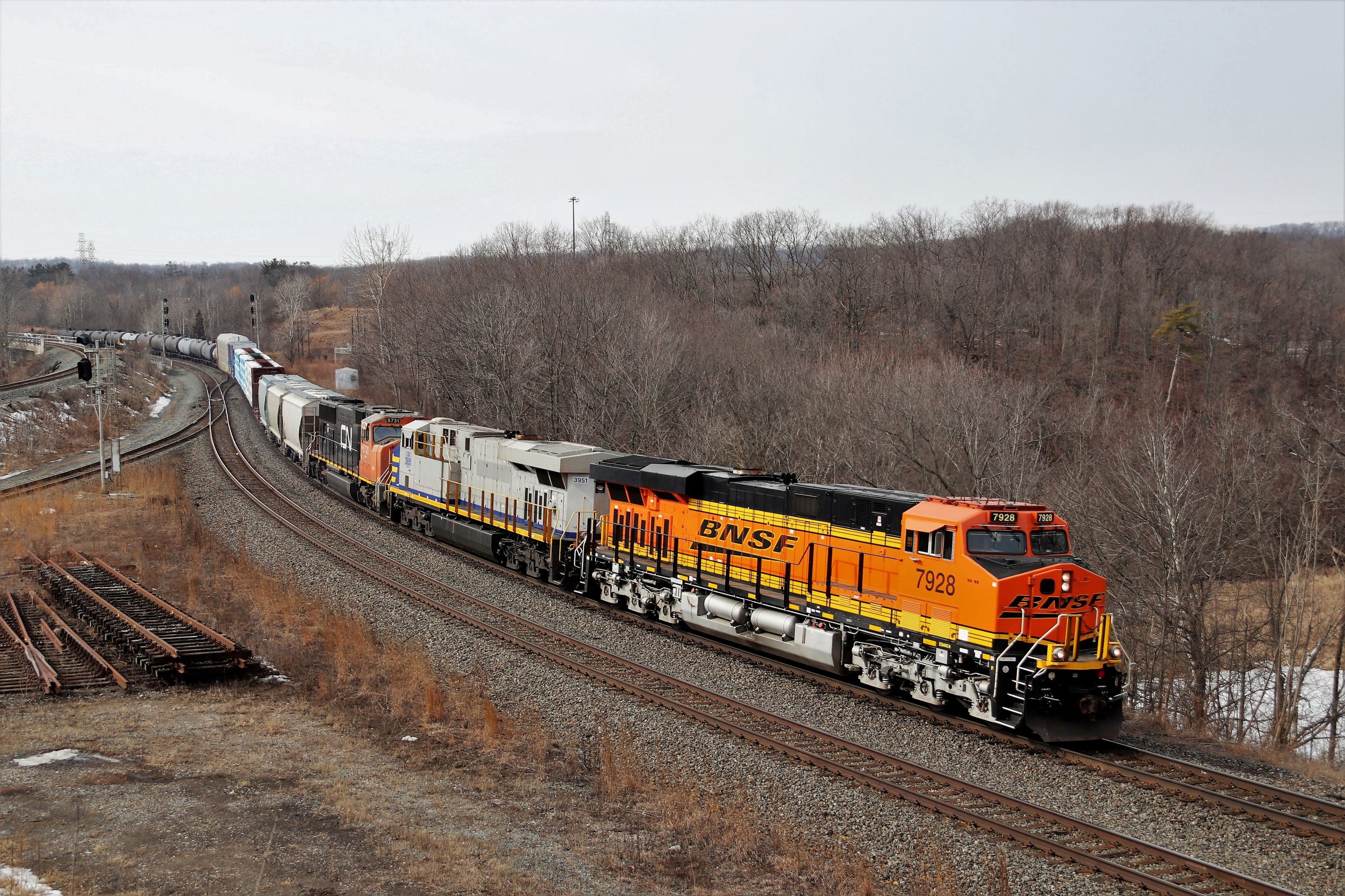 Railpictures.ca - Bill Purdy Photo: A bright new BNSF 7928 with CN 3951 and CN 5731 glide down ...