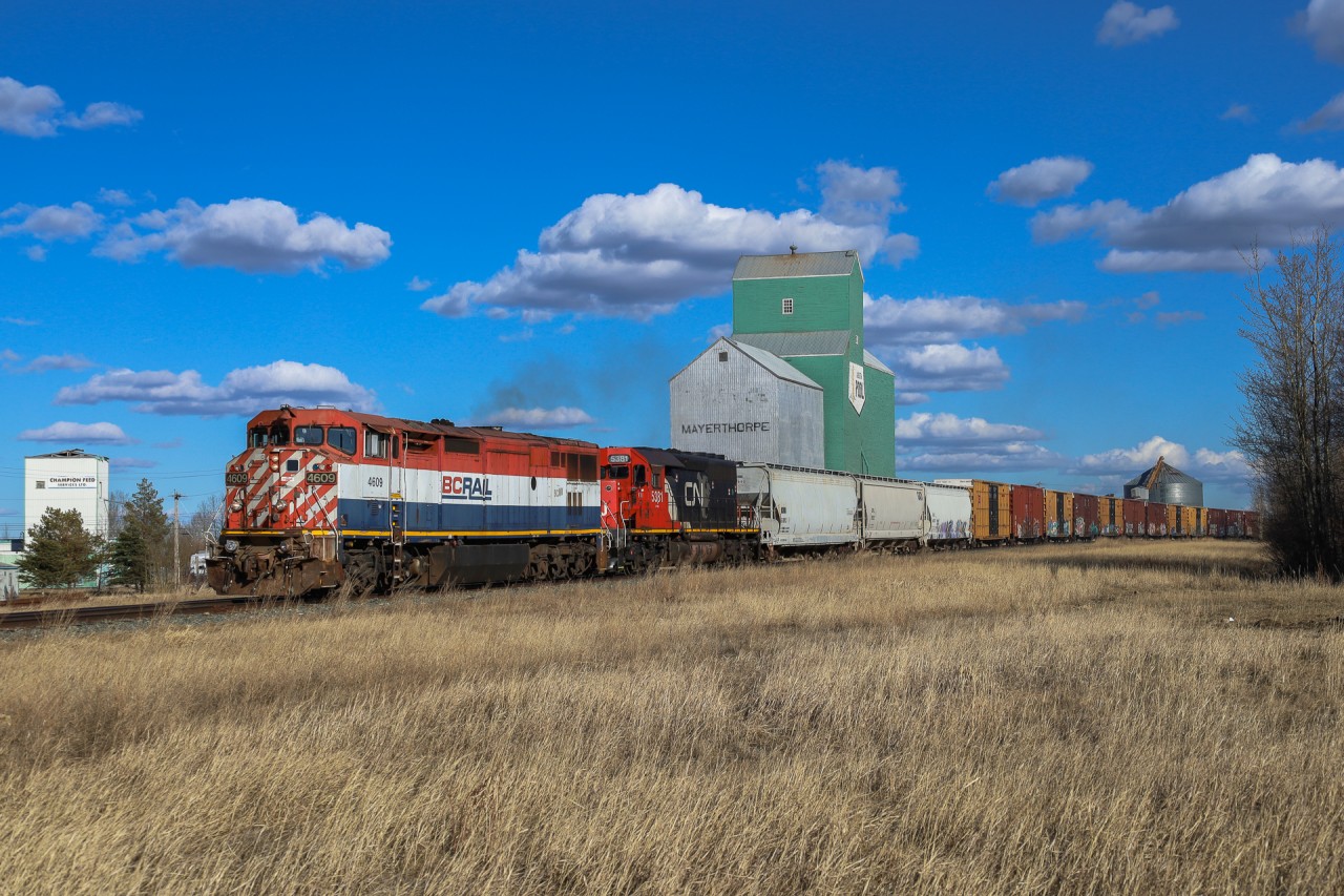 Railpictures.ca - Rob Eull Photo: Yes, this was taken in 2022! BCOL 4609 and CN 5381 highball ...