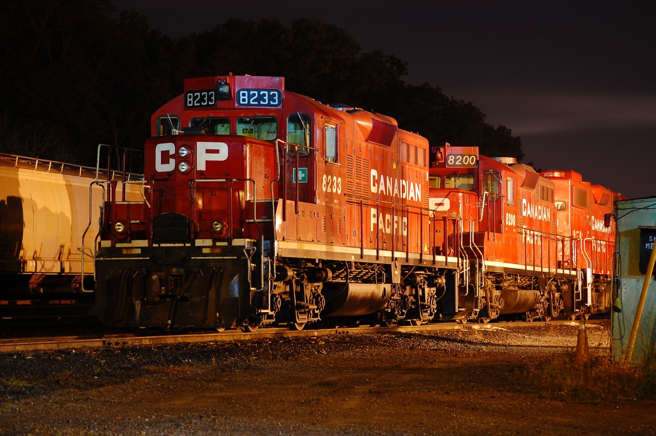 Railpictures.ca - Dean Brown Photo: On a clear night at Kinnear CP GP9u 8233, CP GP9u 8200, and ...