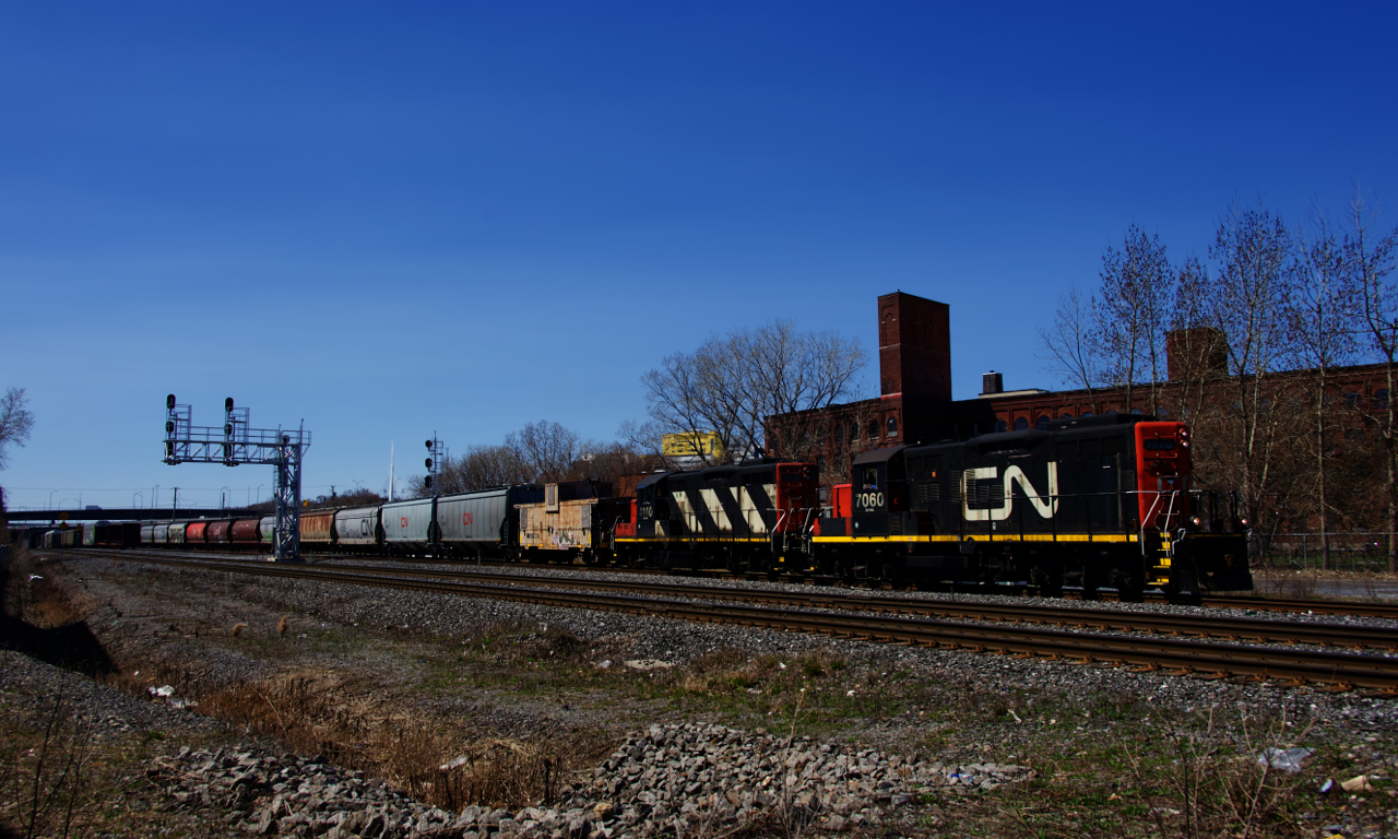 Railpictures.ca - Michael Berry Photo: CN 7060 & CN 4140 is the power on The Pointe St-Charles ...