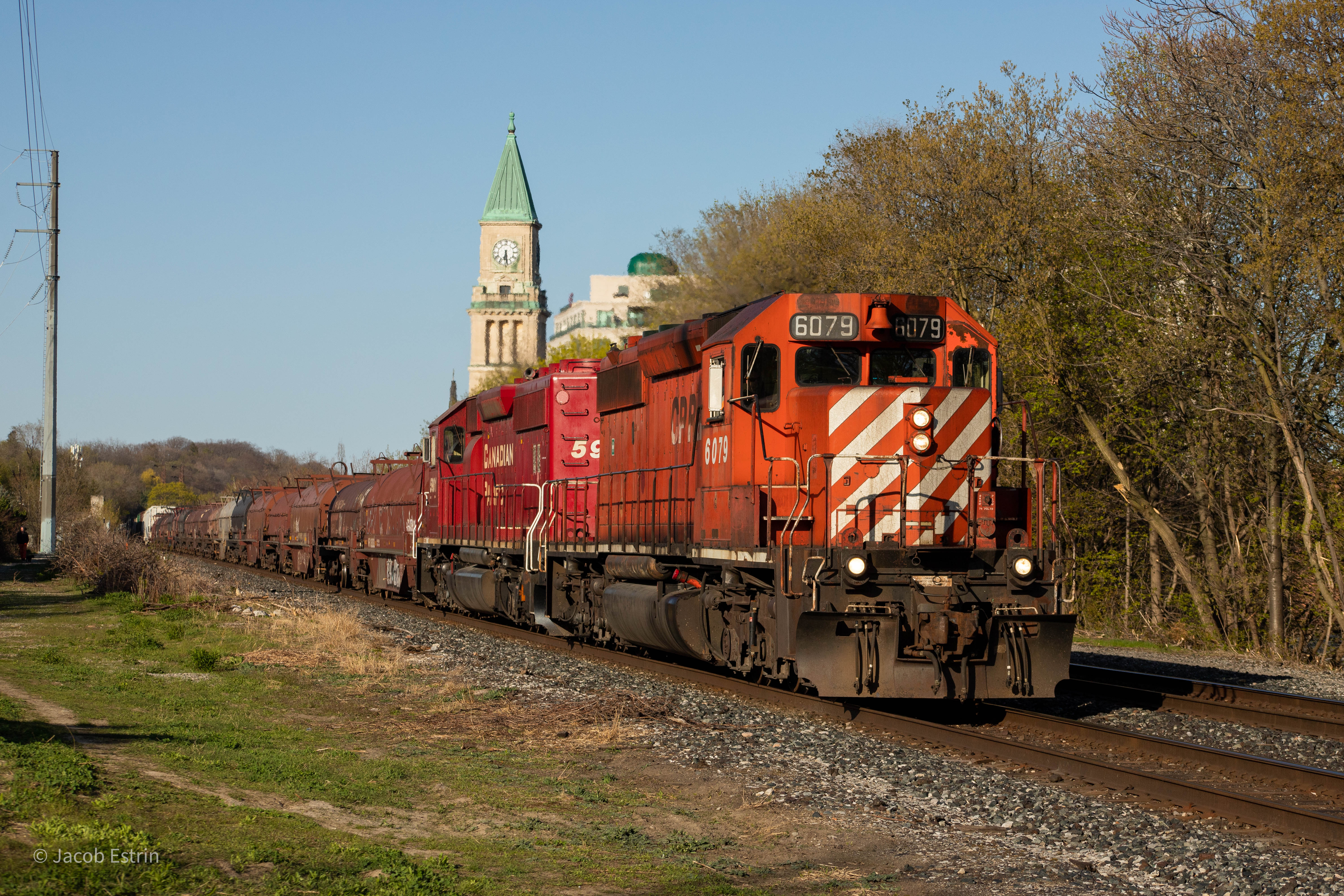 Railpictures.ca - J.E. Photo: CP CWR-07 makes its way West on the North ...