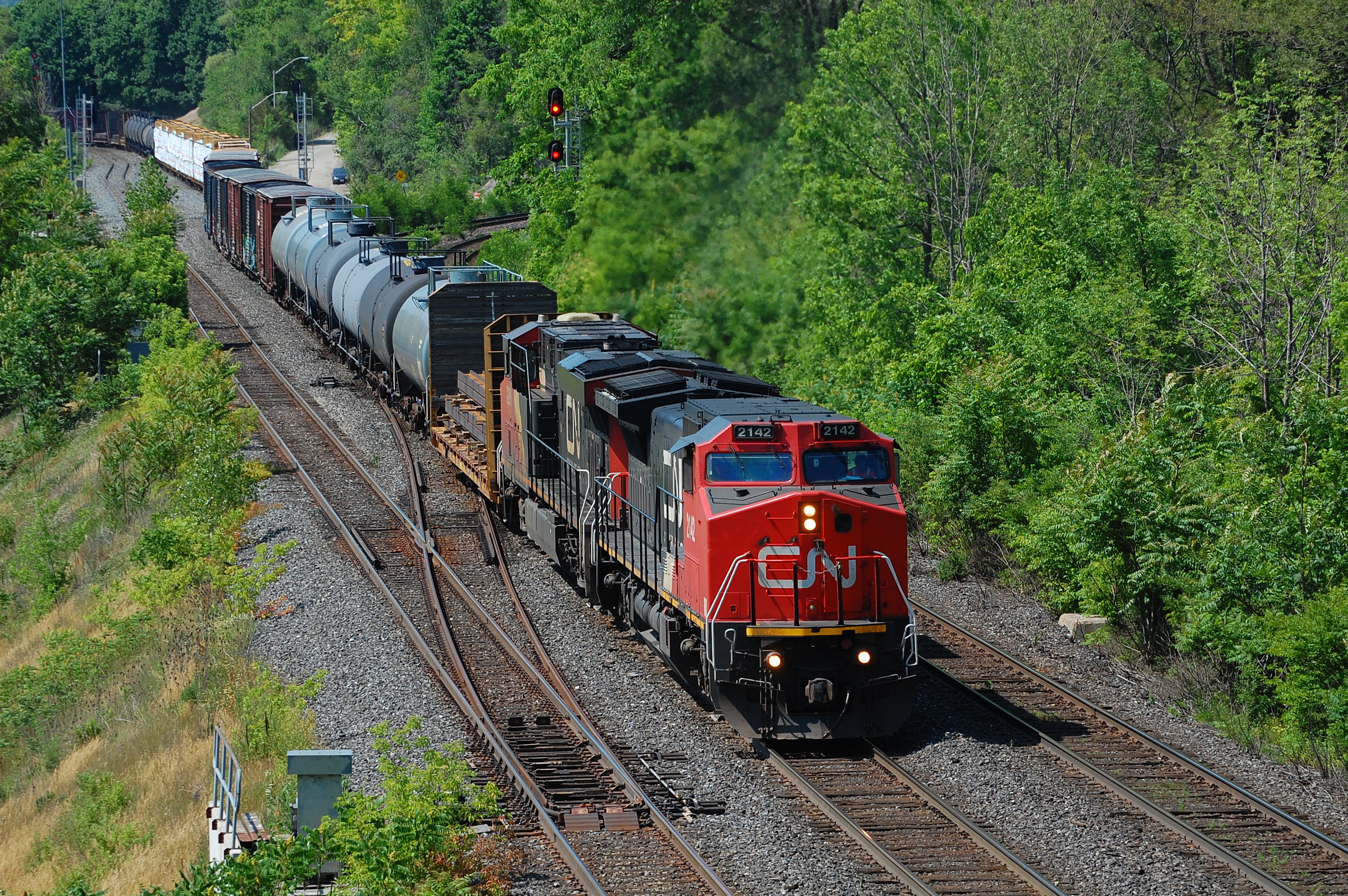 Railpictures.ca - Dean Brown Photo: CN Dash 8-40CM 2142 leads 422 through Bayview ...