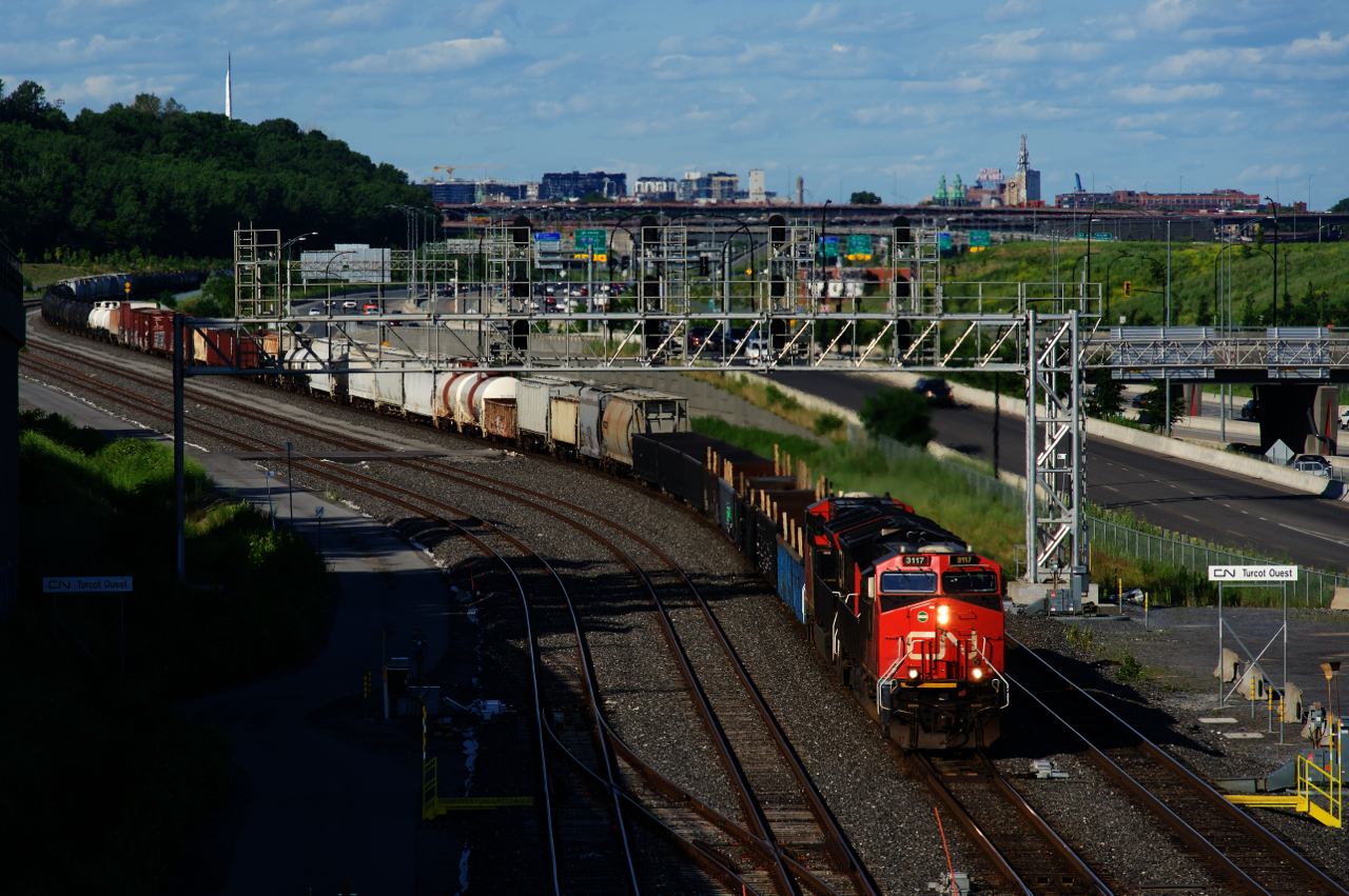 Railpictures.ca - Michael Berry Photo: A pair of ET44ACs (CN 3117 & CN 3192) lead a 145-car CN ...