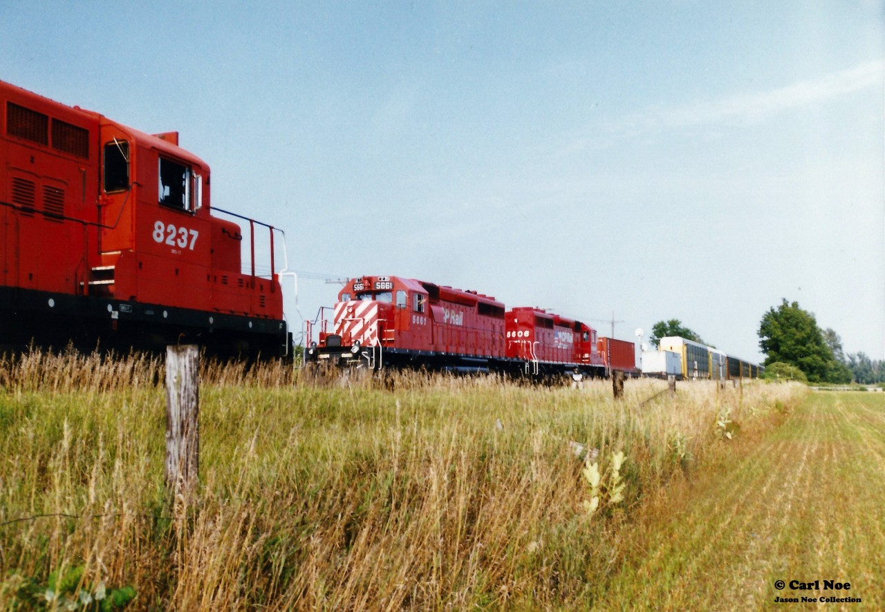 Railpictures.ca - Carl Noe (Collection of Jason Noe) Photo: Evening’s waiting at Wolverton on ...