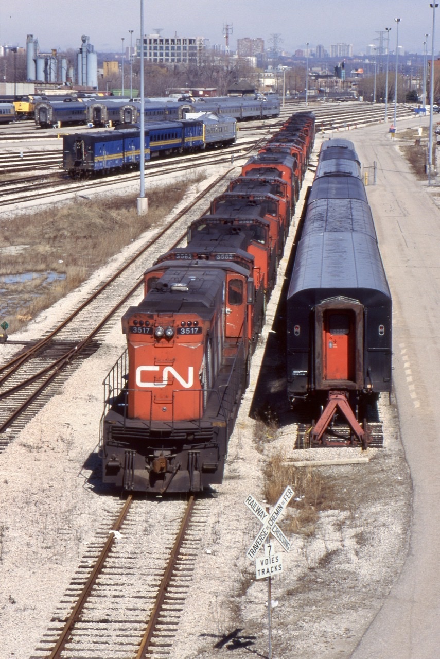 Railpictures.ca - Marcus W Stevens Photo: 1998 was probably one of my least liked Railfaning ...