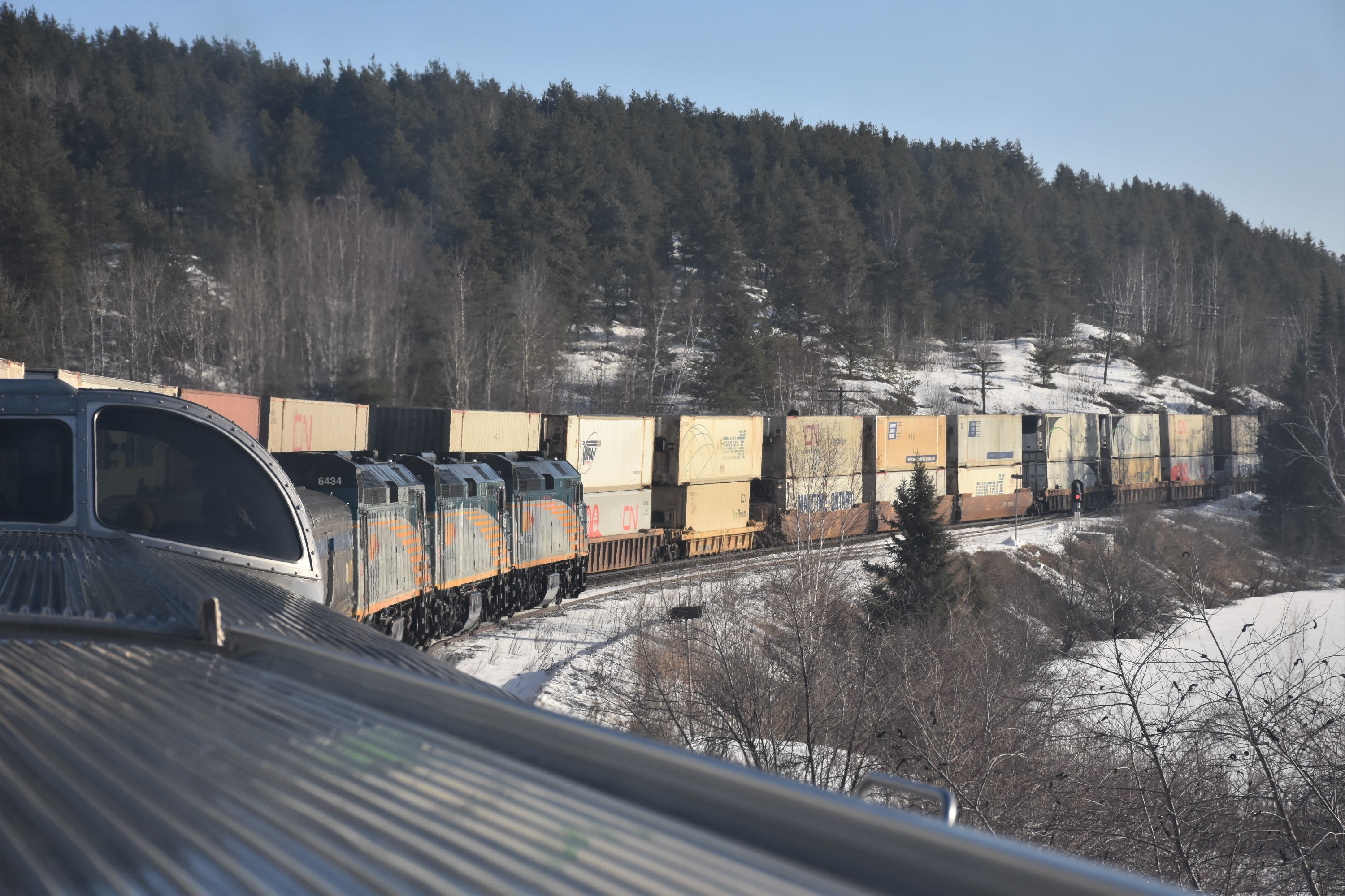 Railpictures.ca - Paul O'Shell Photo: A beautiful day and location for a mid-morning meet ...