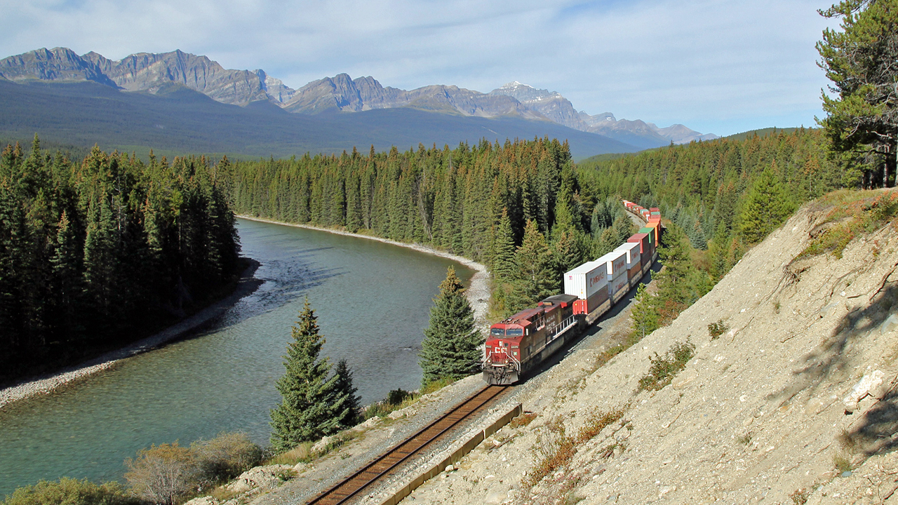 Railpictures.ca - colin arnot Photo: CP 8626 leads an eastbound intermodal through the Bow River ...