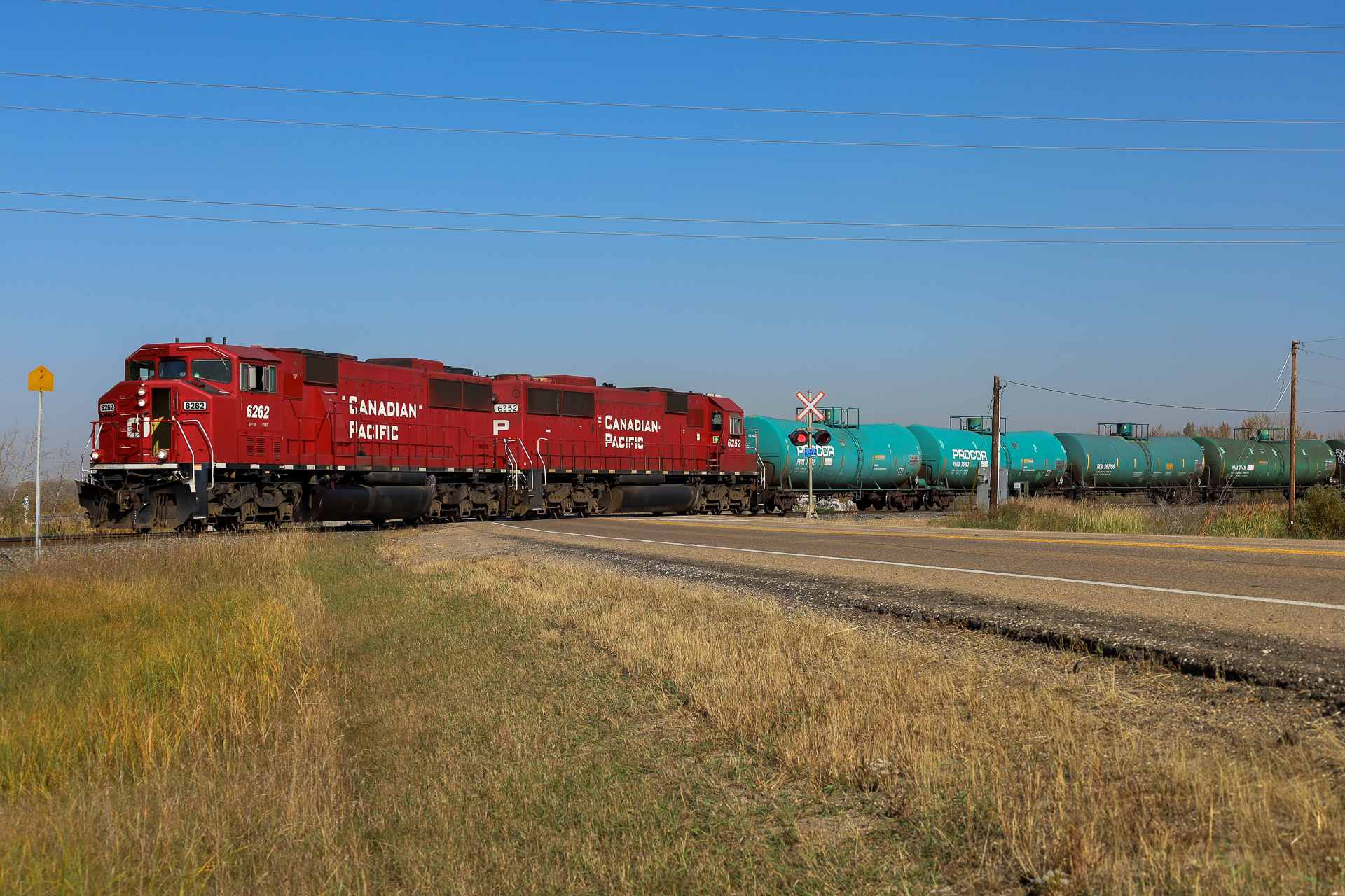 Railpictures.ca - Rob Eull Photo: CP 6262 and CP 6252 work the CP Scotford Yard. | Railpictures ...