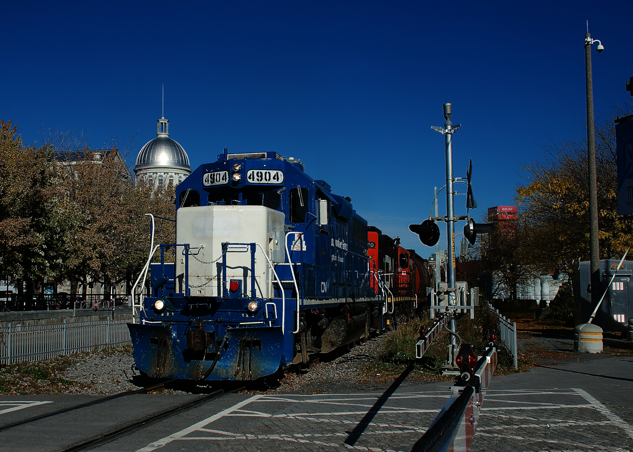 Railpictures.ca - Michael Berry Photo: CN 4904 & CN 7060 are leading a long transfer out of the ...