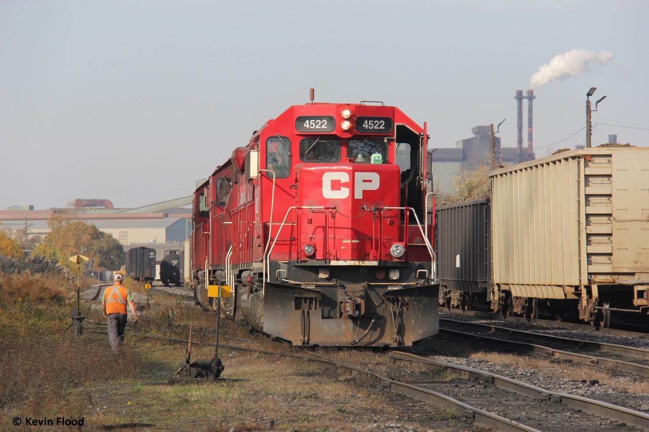 Railpictures.ca - Kevin Flood Photo: The CP local job in Hamilton performs its usual work (with ...