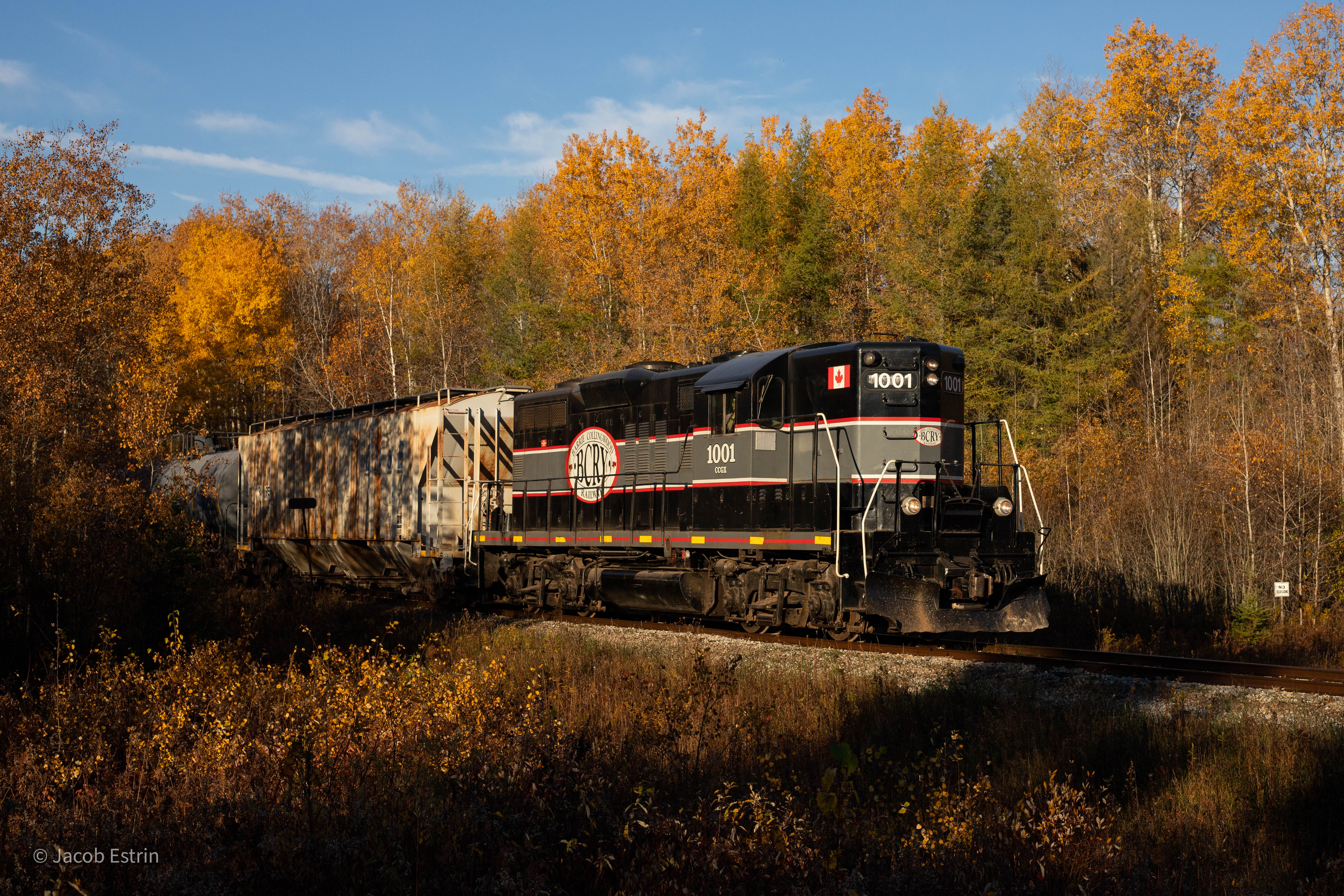 Railpictures.ca - J.E. Photo: CCGX 1001 putters along the Meaford Sub with a small cut of cars ...