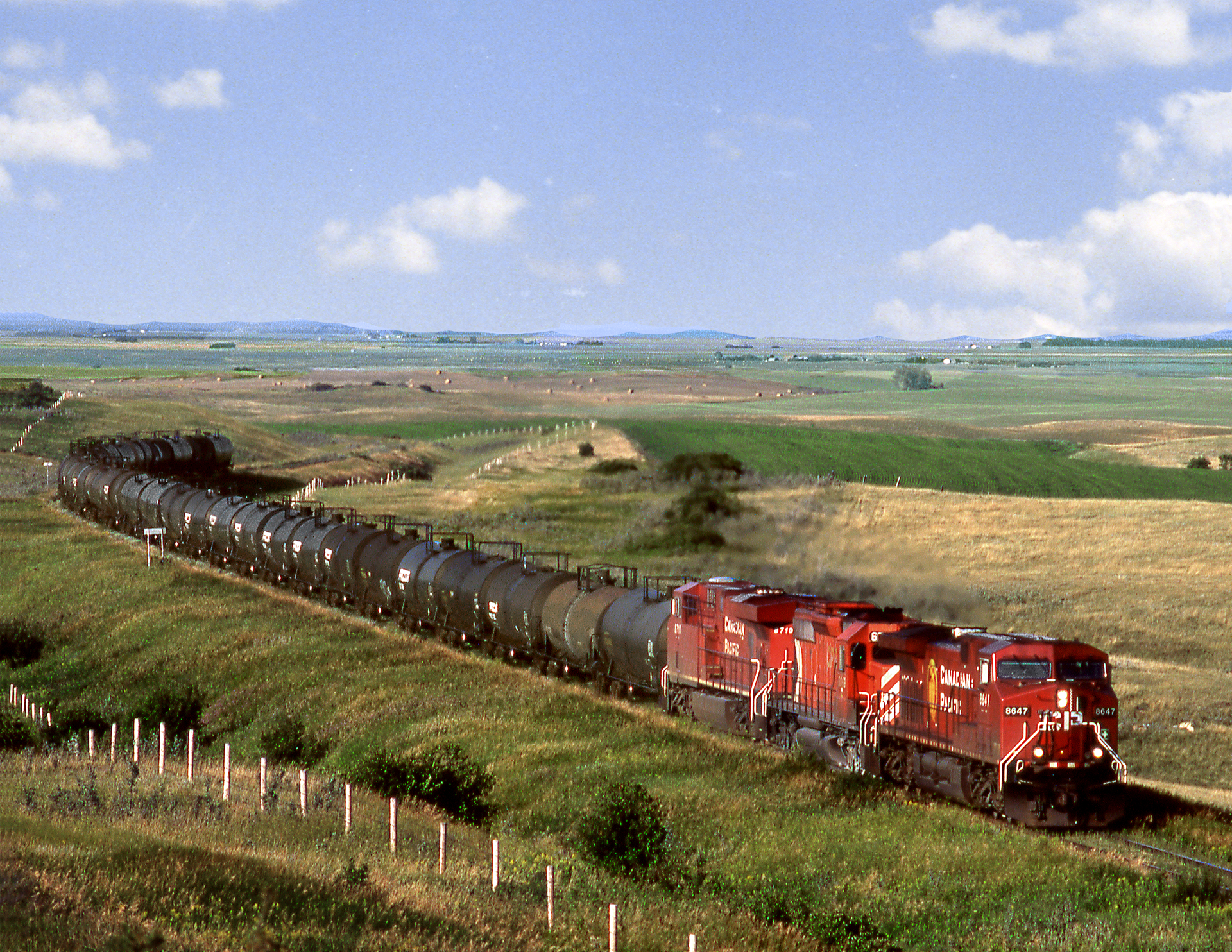 Railpictures.ca - Bill Hooper Photo: Southbound from Moose Jaw to Assiniboia with empty tank ...