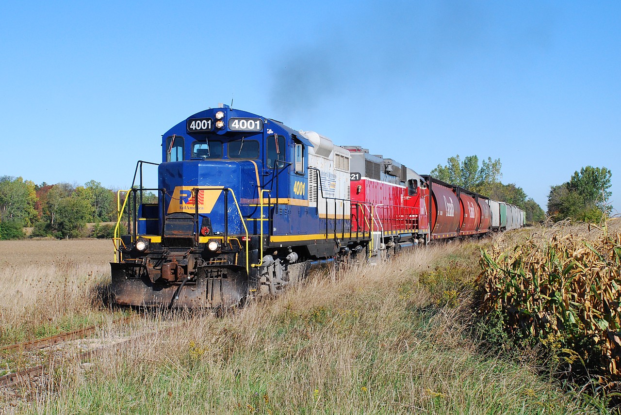 Railpictures.ca - Rob Smith Photo: RLK 4001 and GEXR 3821 lead a train southbound on the Exeter ...