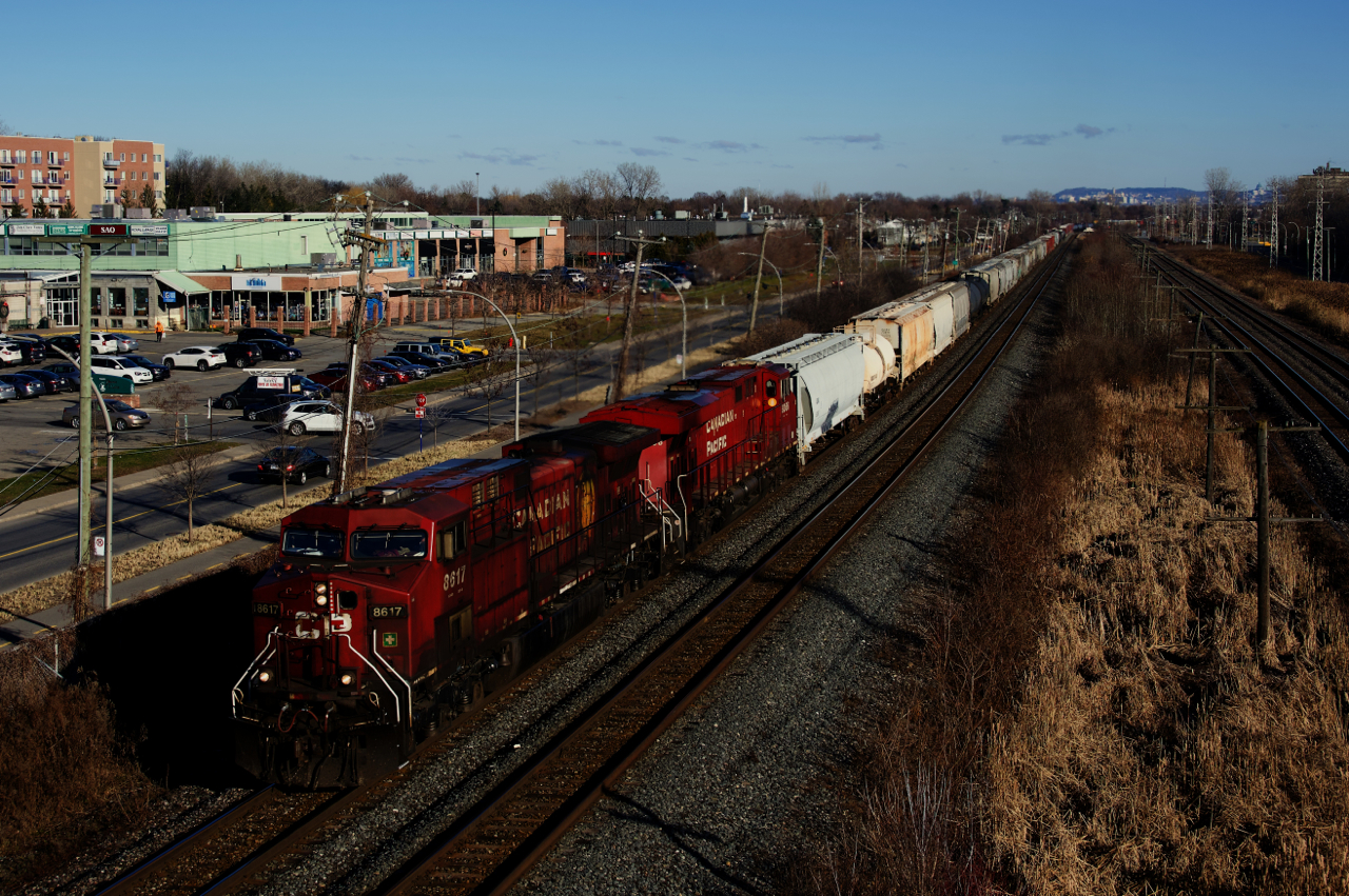 Railpictures.ca - Michael Berry Photo: CP 231 has CP 8617, CP 9366 and 122 cars as it heads west ...