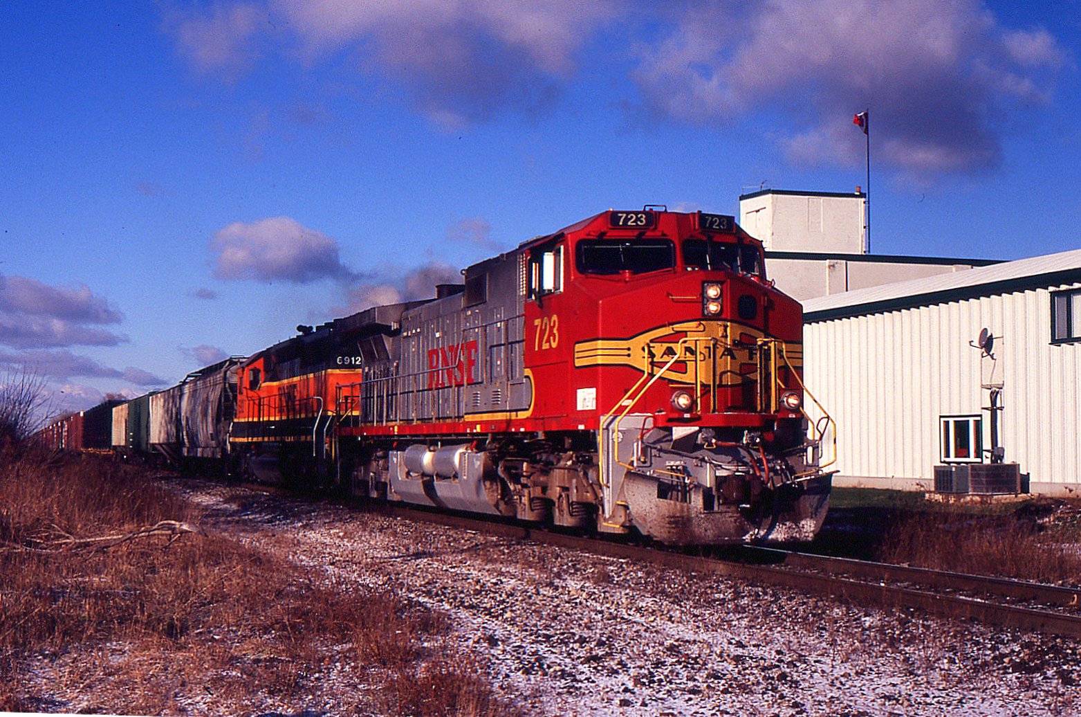Railpictures.ca - Dean Brown Photo: NS 328 with BNSF 723 and BNSF 6912 at Mile 17.19 (Jordan Rd ...