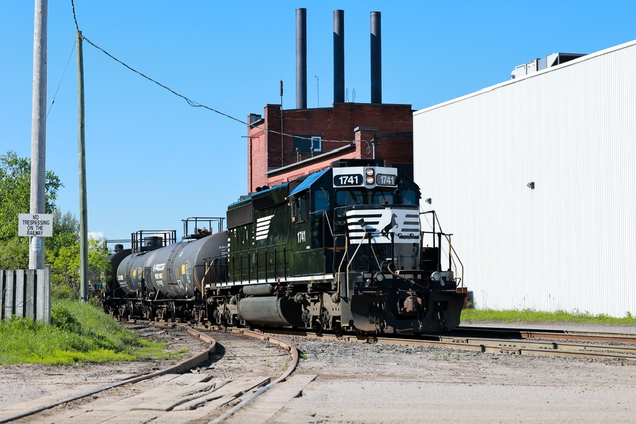 Railpictures.ca - Lion Liu Photo: 0900 ONR North Bay job ONT 1741 (ex-NS 3535) switching the ...