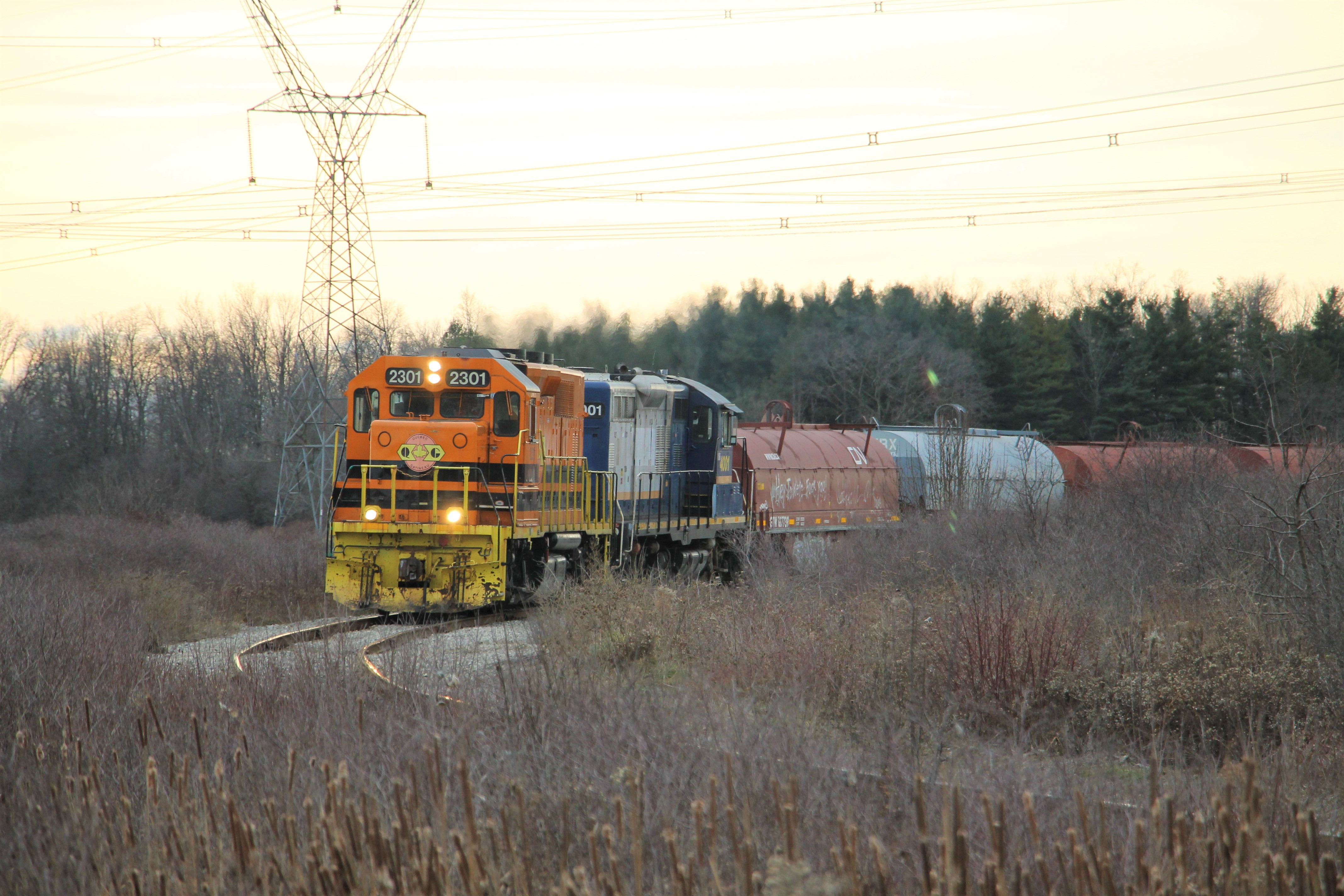 Railpictures.ca - Terry O'Shell Photo: QGRY 2301 and RLK 4001 heading north on the Stelco Spur ...