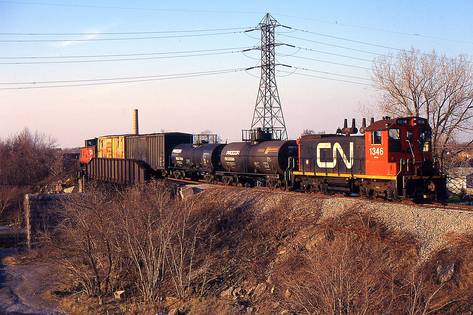Railpictures.ca - Dean Brown Photo: 549 with CN SW1200RS 1346 heads over the CN Grimsby Sub on ...
