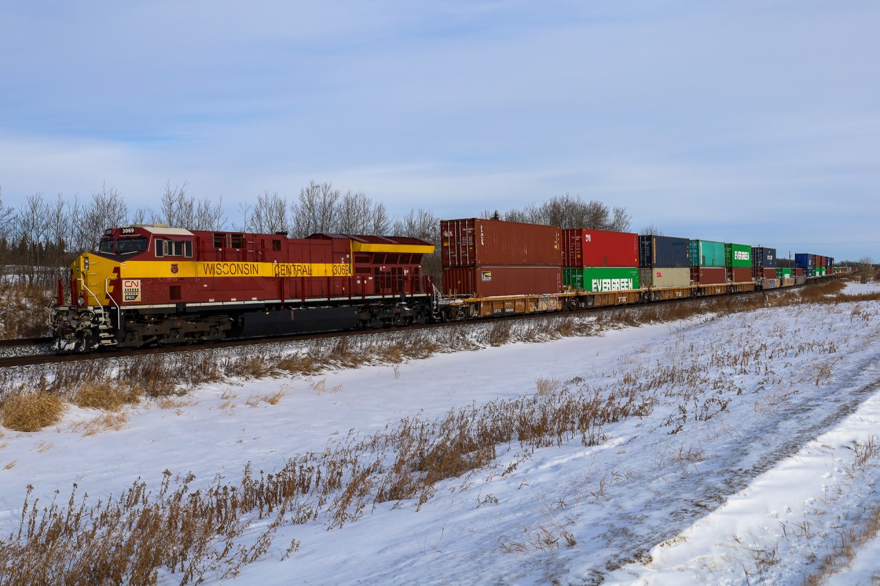 Railpictures.ca - Rob Eull Photo: The Wisconsin Central Heritage unit leads Q 18331 26 through ...