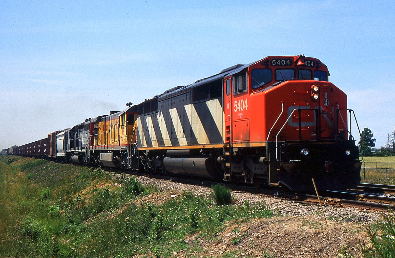 Railpictures.ca - Dean Brown Photo: CN 339 with CN 5404 leading a UP and SP bound for Buffalo ...