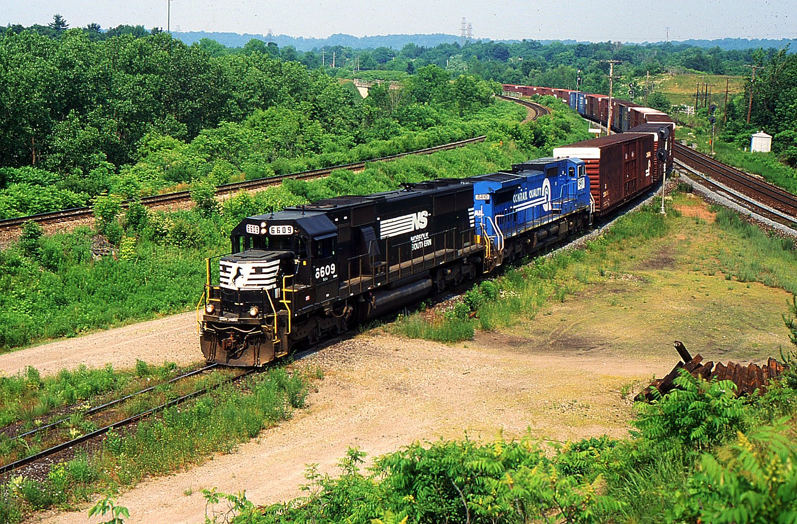 Railpictures.ca - Dean Brown Photo: NS 328 with NS 6609 East heads down the Cowpath onto the CN ...