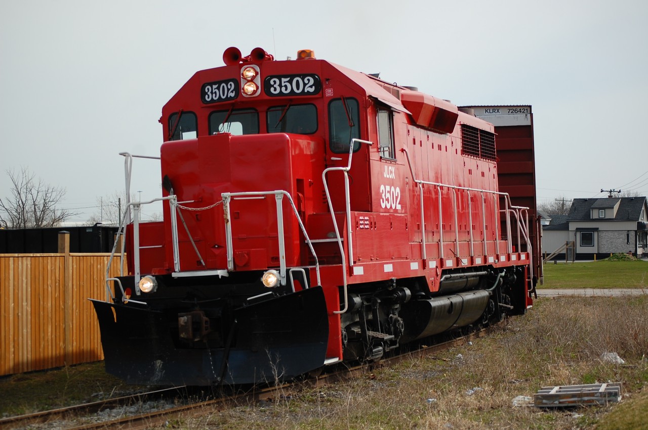 Railpictures.ca - Dean Brown Photo: JLCX 3502 pulls a string of cars from Lakeshore Spur. They ...