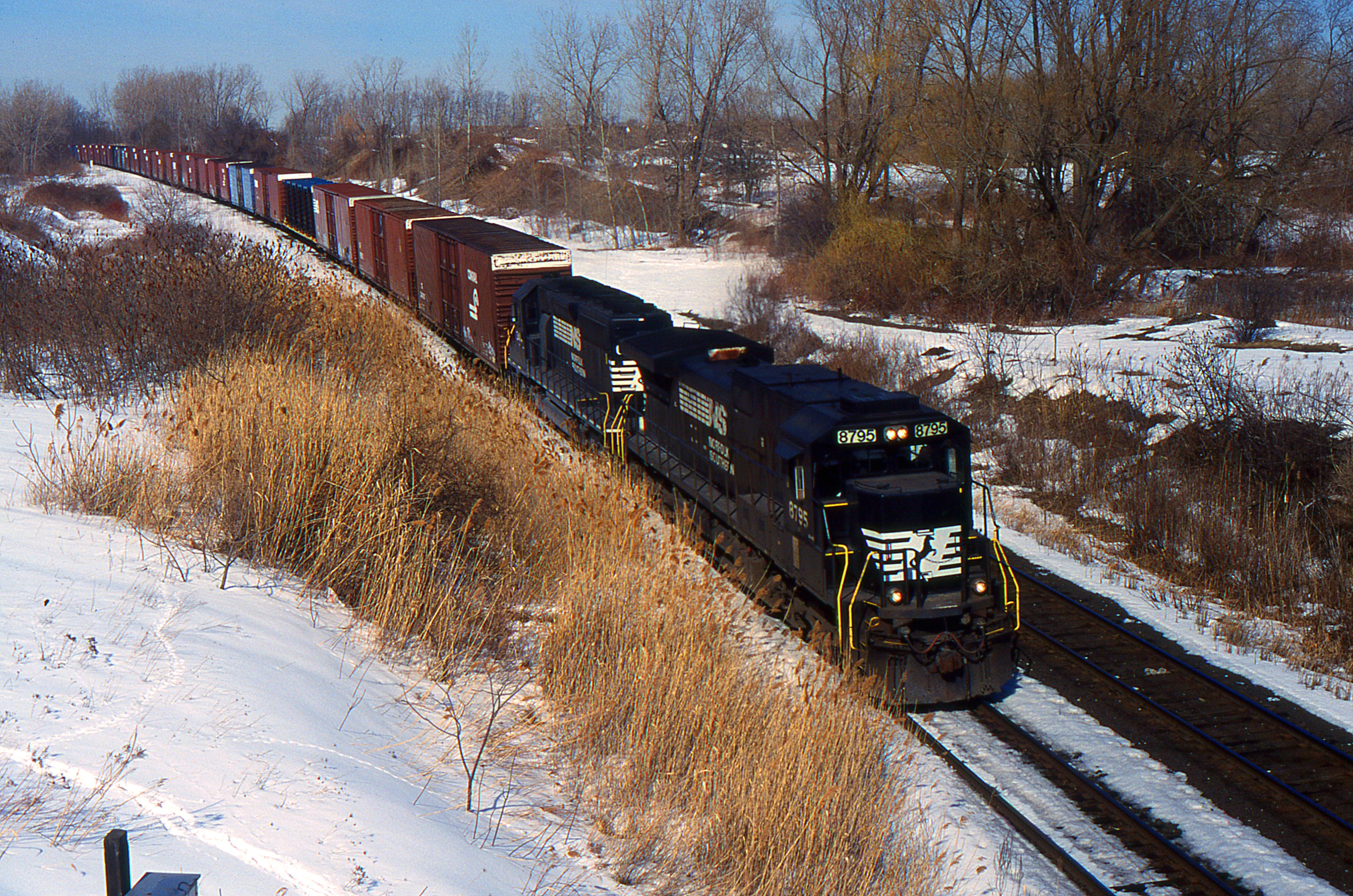 Railpictures.ca - Dean Brown Photo: NS 328 with NS 8795 East climbing the grade towards Clifton ...