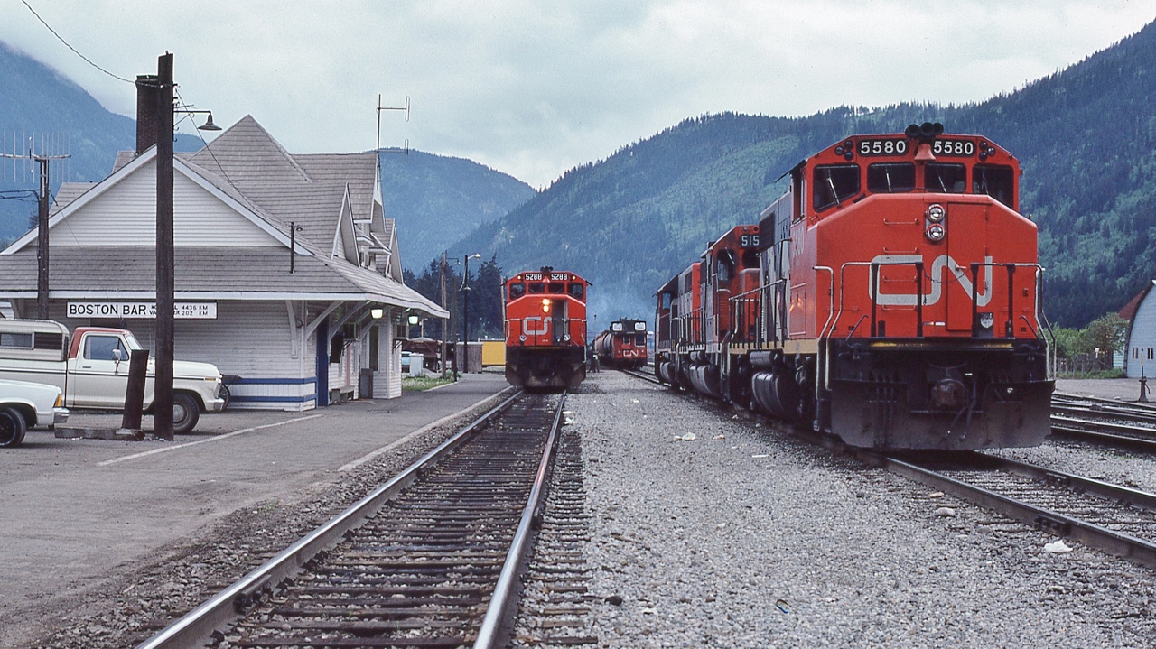 Railpictures.ca - sdfourty Photo: Super Continental trains #3 & 4 calls at 07:50 and 20:30 In ...