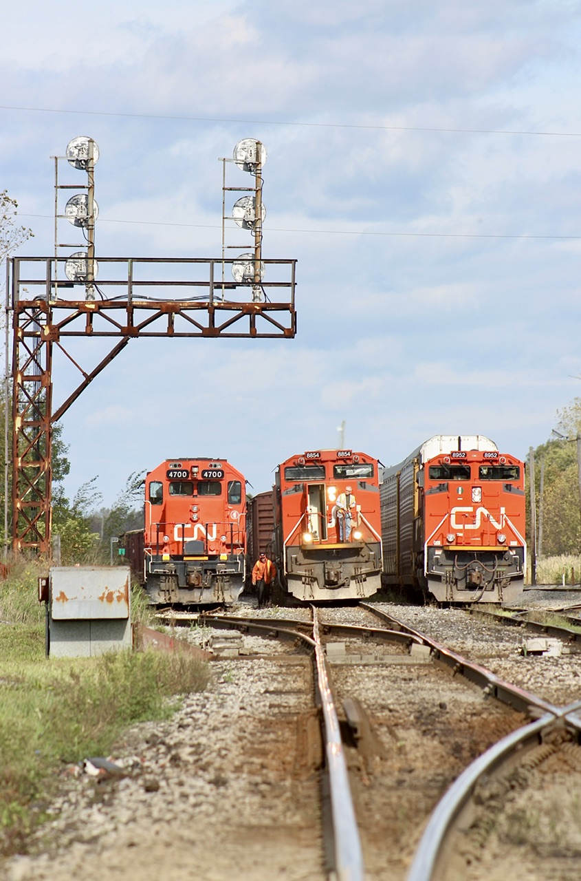 Railpictures.ca - Marcus W Stevens Photo: A full house at Port Robinson as train 421 splits its ...