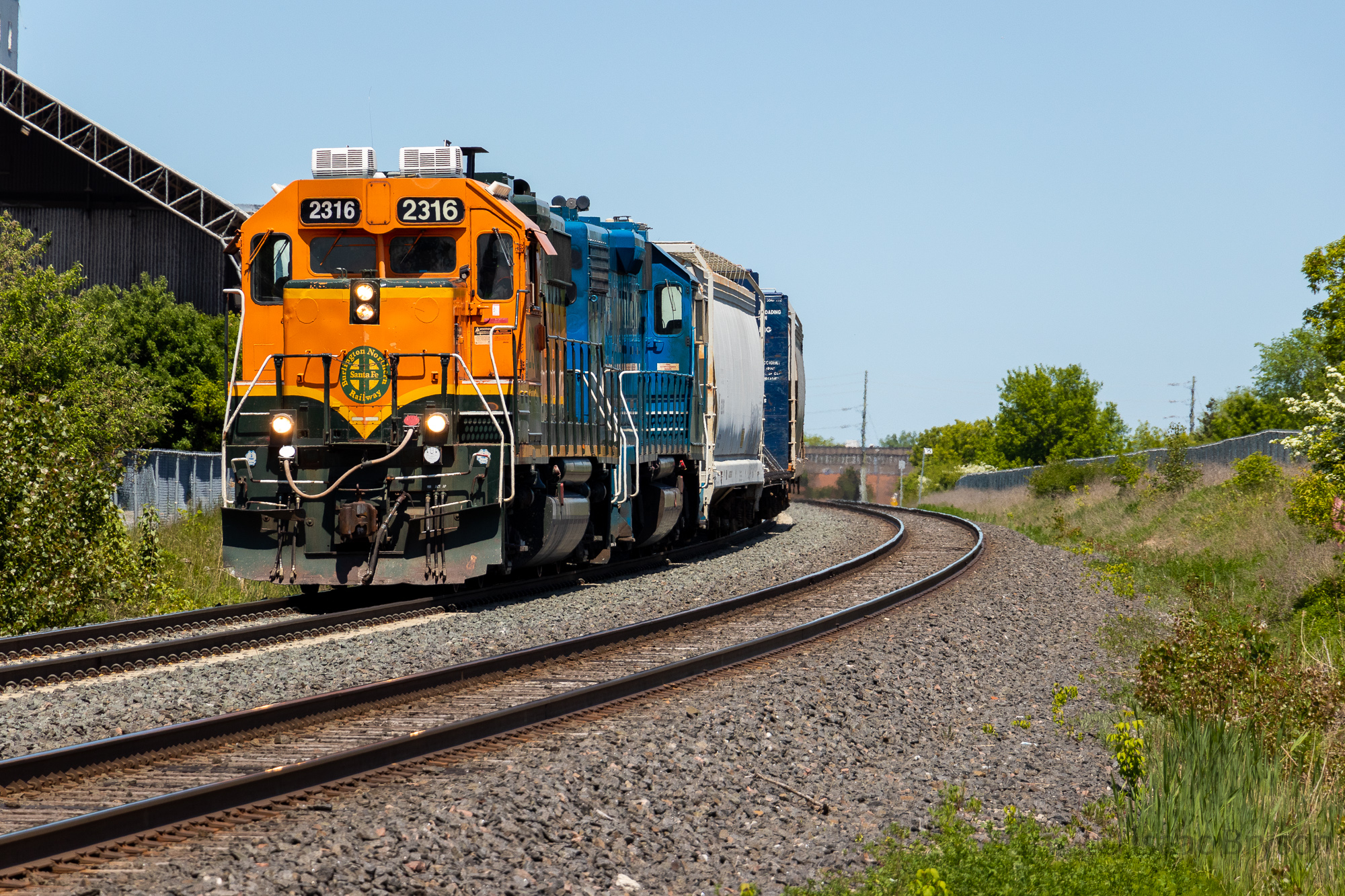 Railpictures.ca - Isaac Bryson Photo: BNSF 2316 and CN 4910 pull 3 cars southbound down the ...