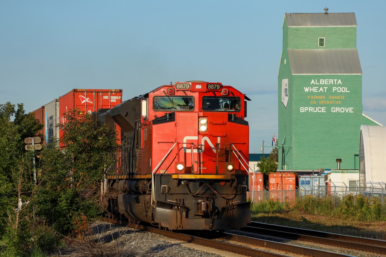 Railpictures.ca - Rob Eull Photo: Calgary to Vancouver Q 14351 28 highballs through Spruce Grove ...