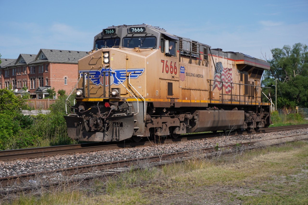 Railpictures.ca - Jeremy Cordovado Photo: Solo UP 7666 heads up the Mactier towards Vaughan ...
